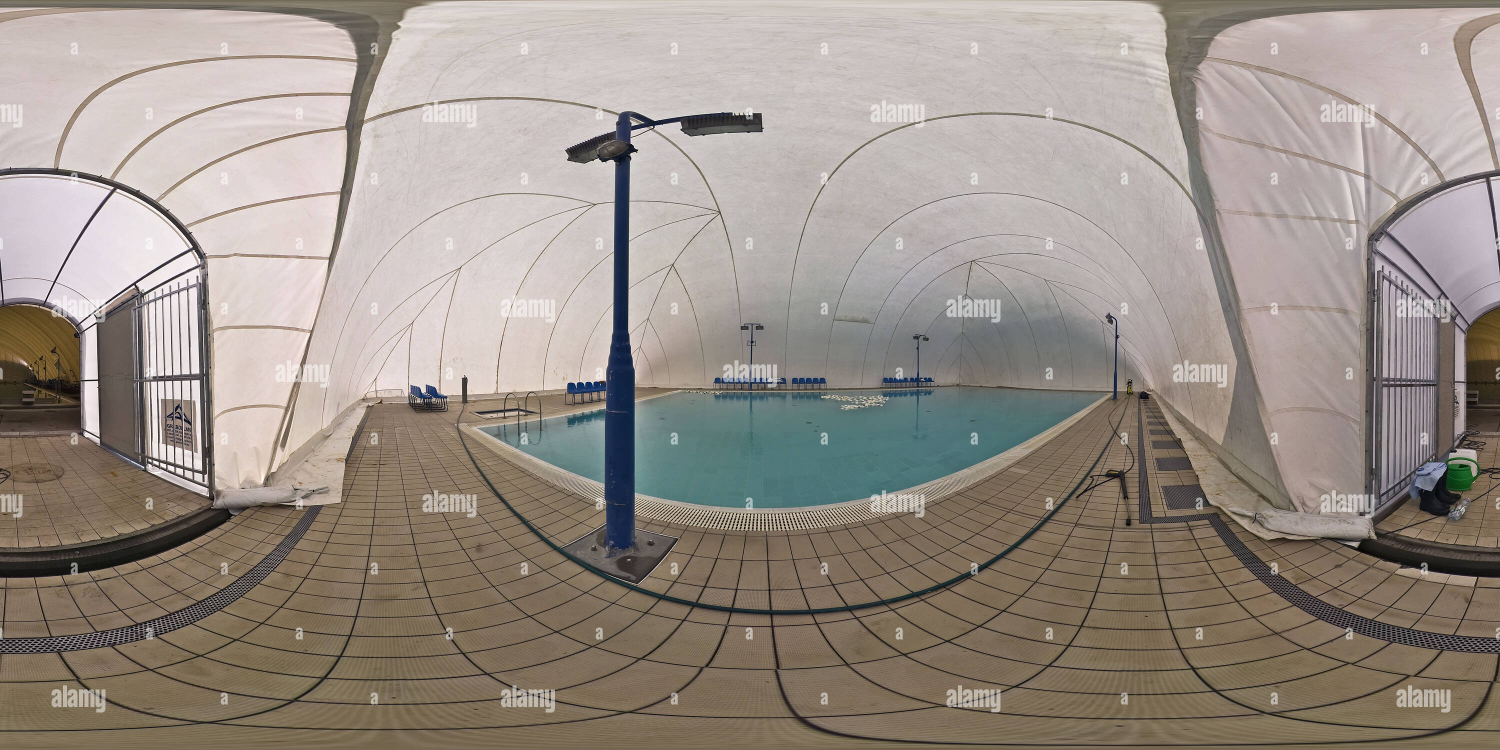 360° view of Swimming pool wintry - doctrine pool - Alamy