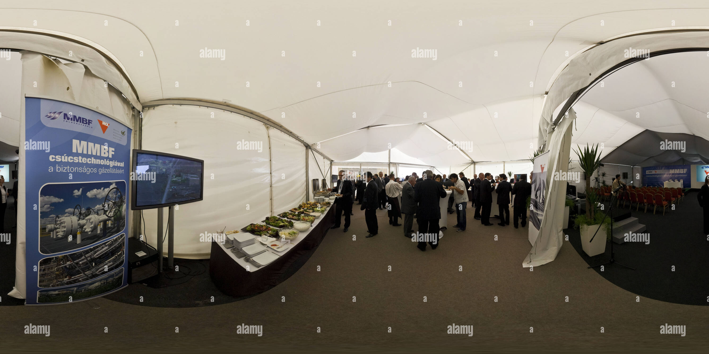 360° view of Passing of a strategic gas depot - Algyo gas field - lunch ...