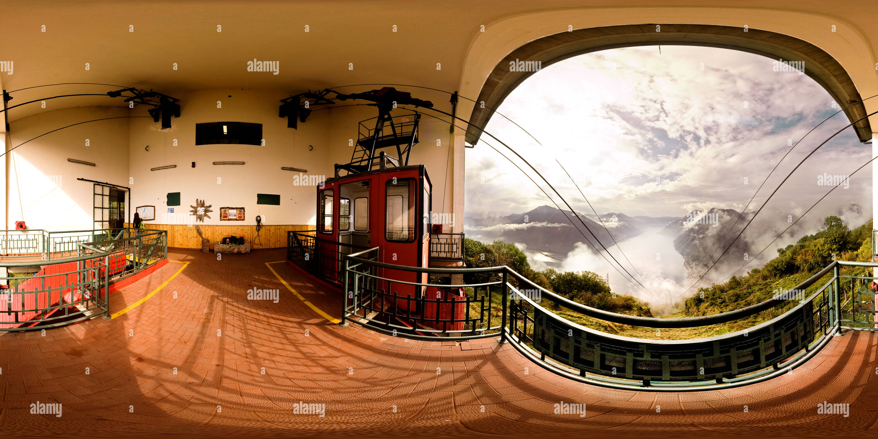 360° view of funivia di Pigra sul lago di Como - Alamy