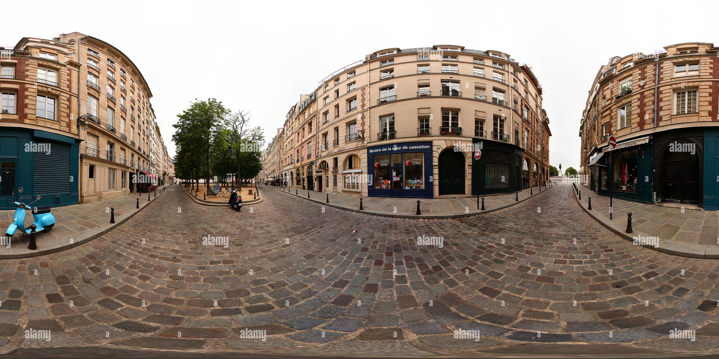 360° view of Paris Place Dauphine - Alamy