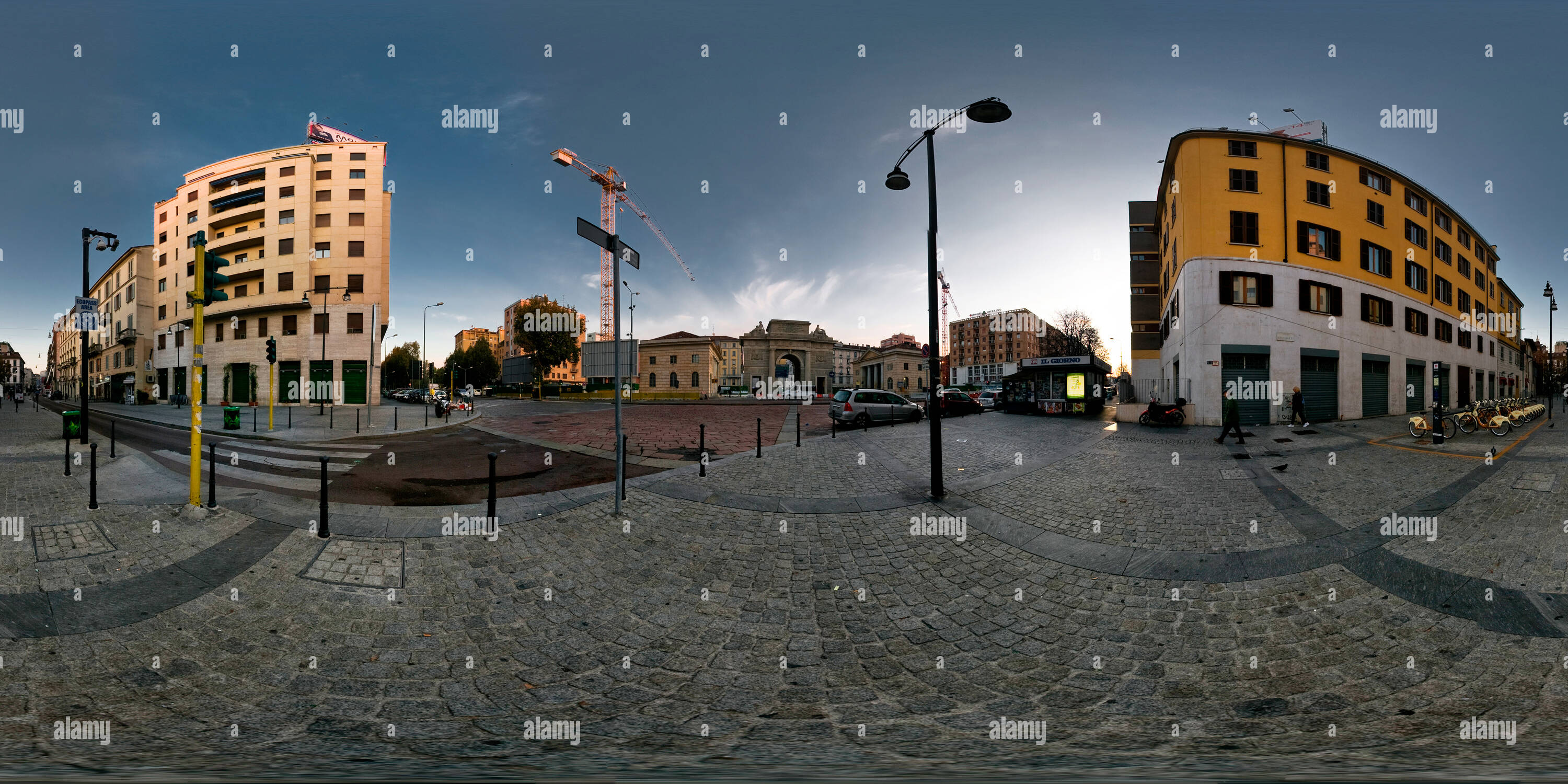 360° view of Piazza XXV Aprile a Milano - Alamy