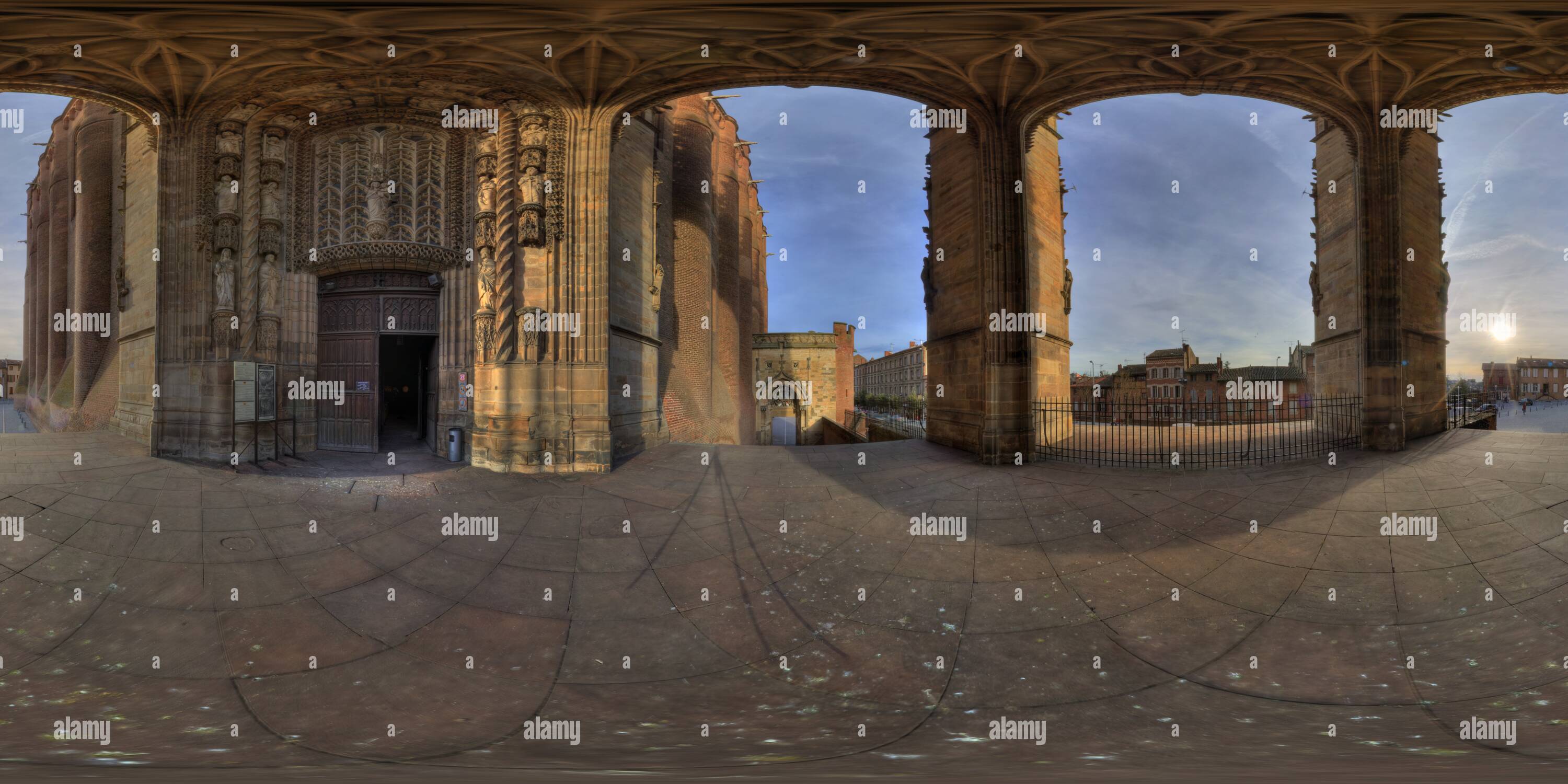 360° view of Albi Cathedral; Cathédrale Ste-Cécile entre d'eglise - Alamy