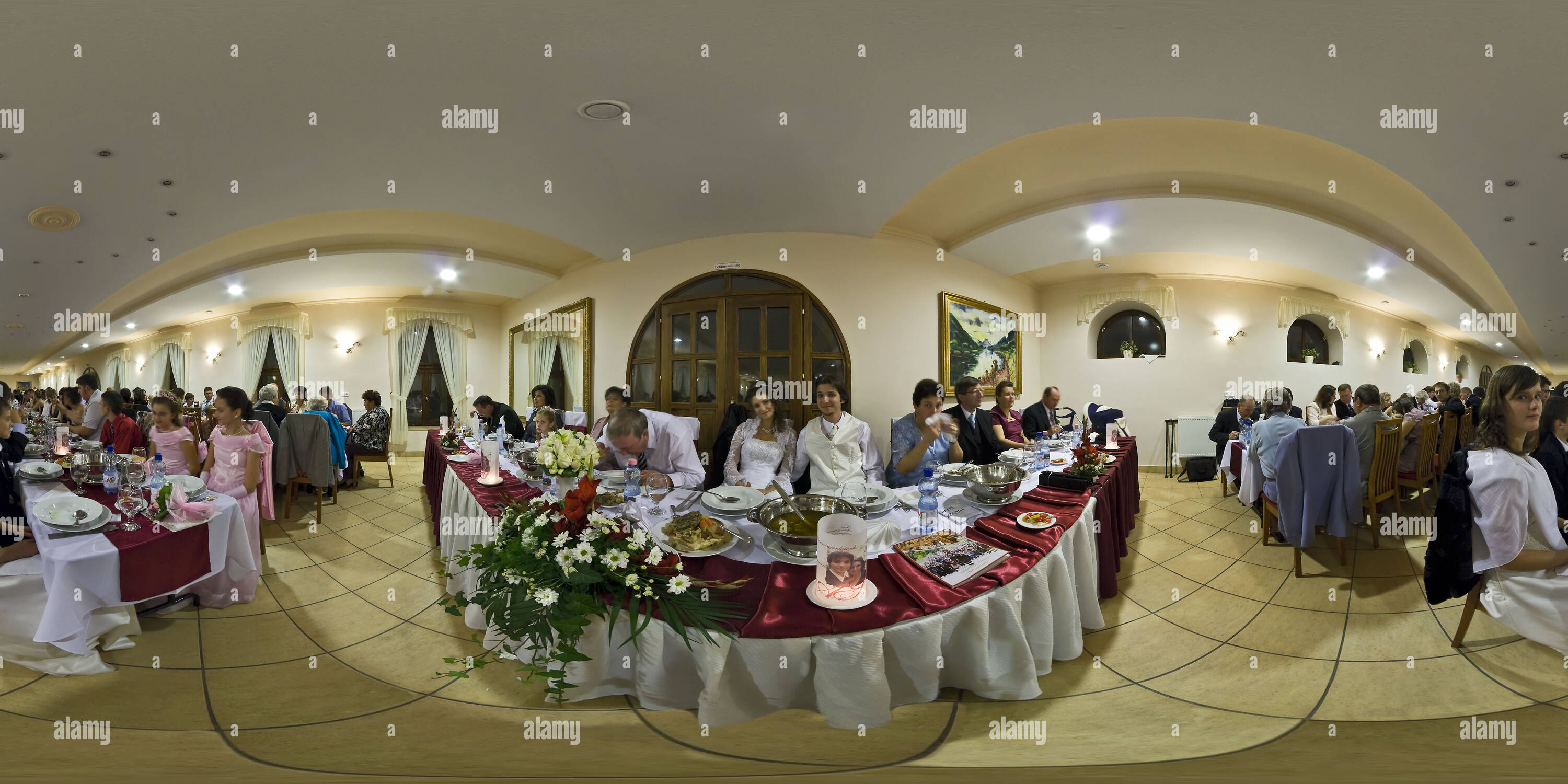 360° view of Wedding dinner - bride and groom - Alamy