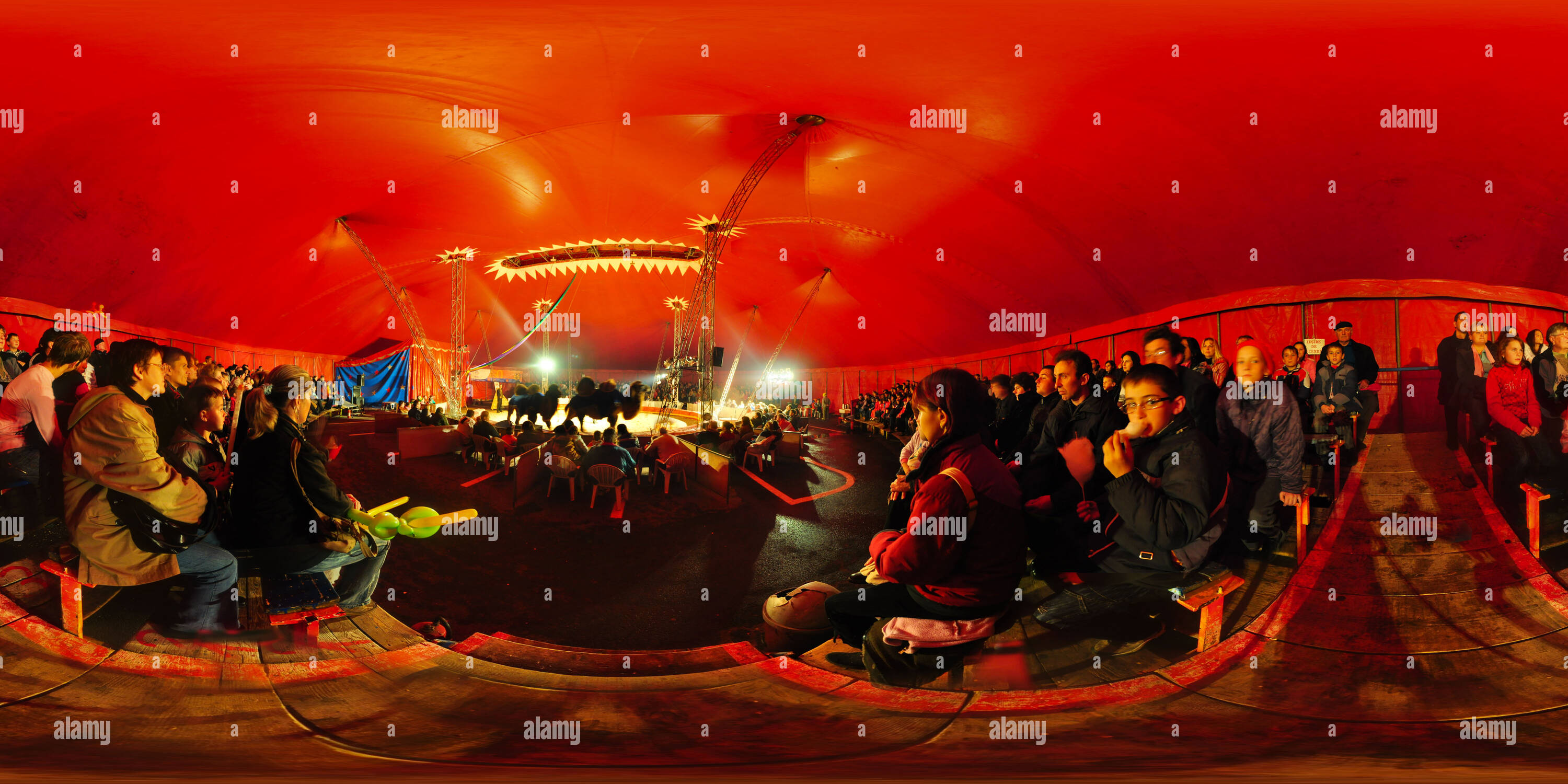 360° view of Watching Circus Safari's program in Targu Mures - Alamy