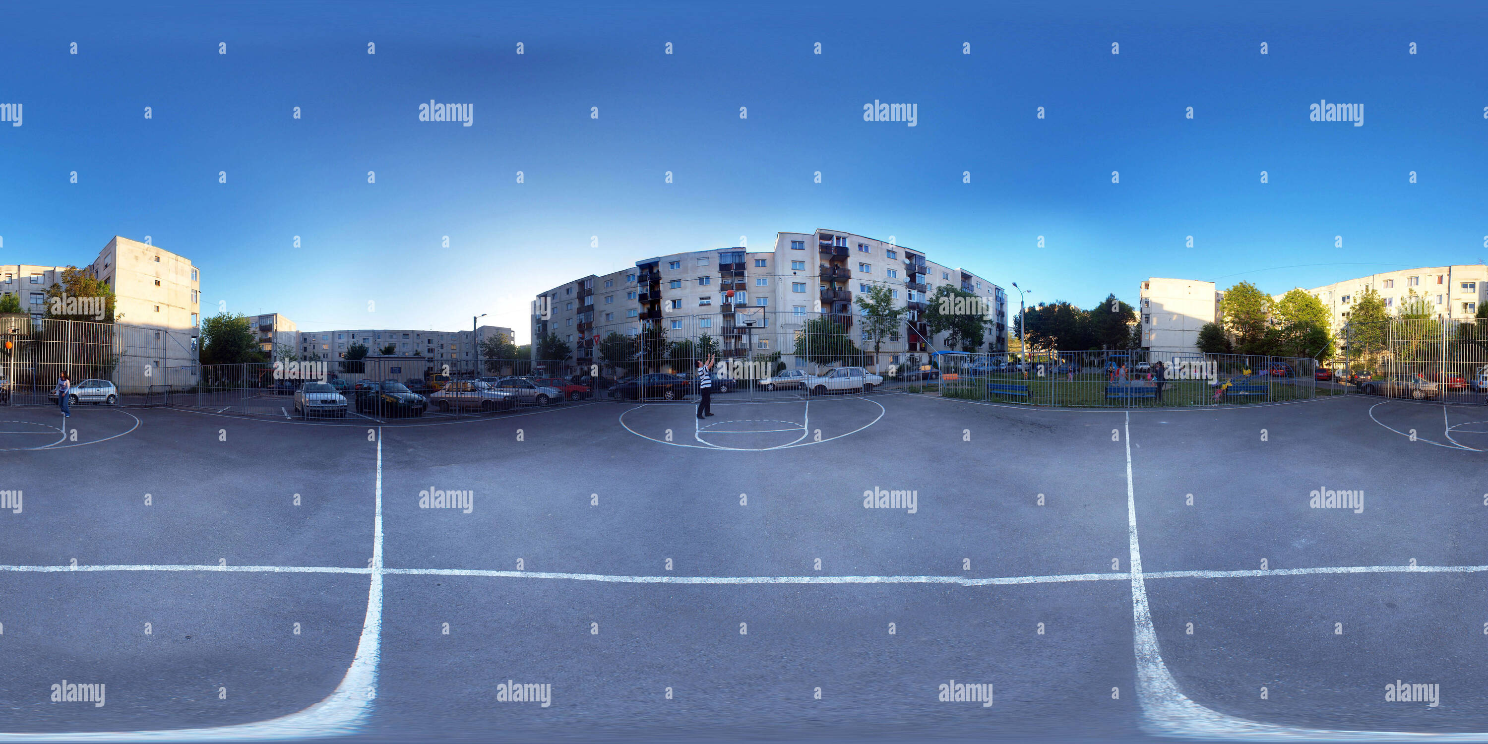 360° view of Playing basketball behind the blocks - Alamy