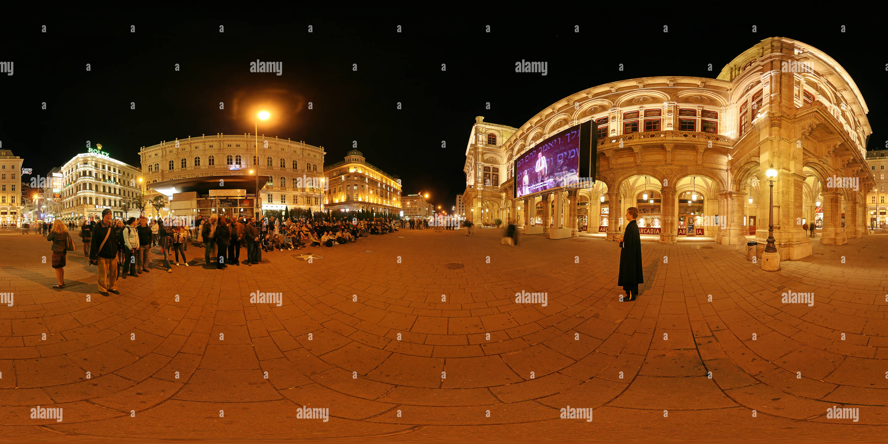 360° view of Live opera on the square - Vienna - Austria - Alamy