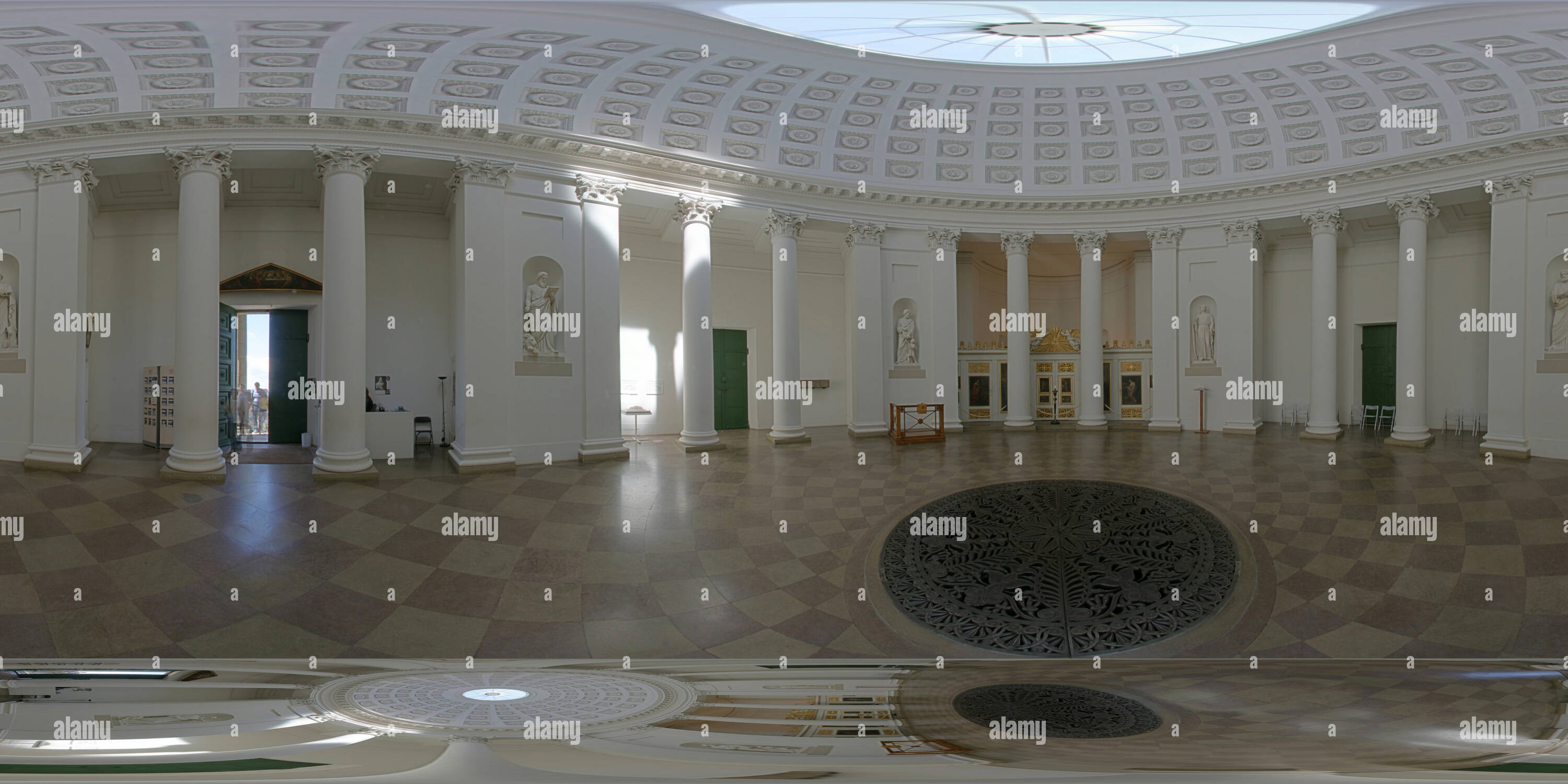 360° view of Stuttgart "Württembergische Grabkapelle" (Innenansicht - Alamy