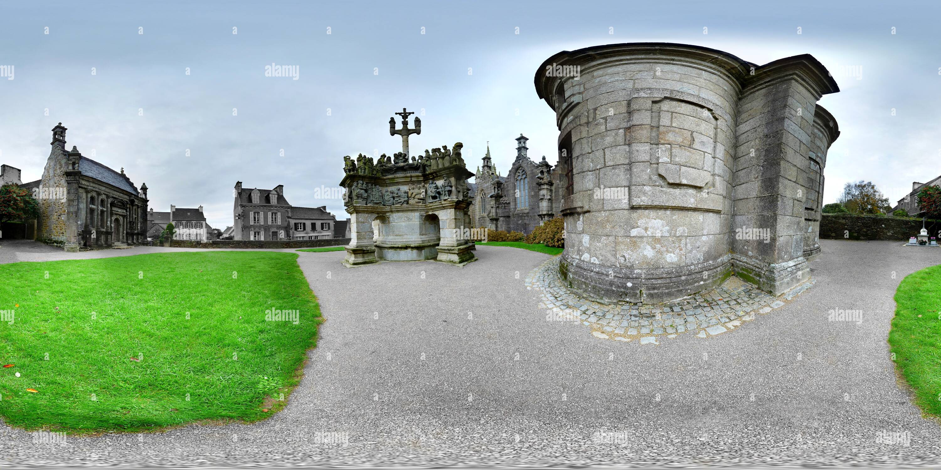 360° view of Enclos paroissial de Guimiliau - Alamy