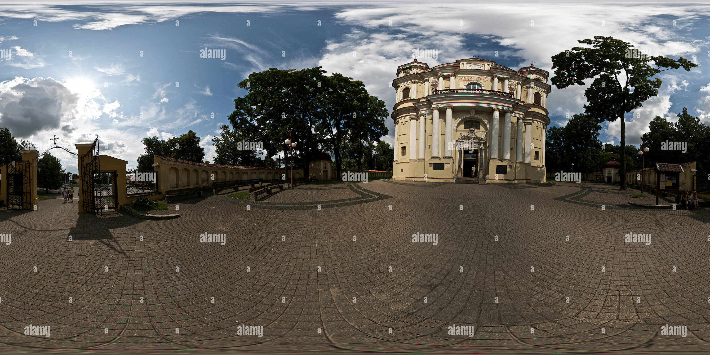 360° view of Vilniaus Šv. apaštalų Petro ir Povilo bažnyčia - Alamy