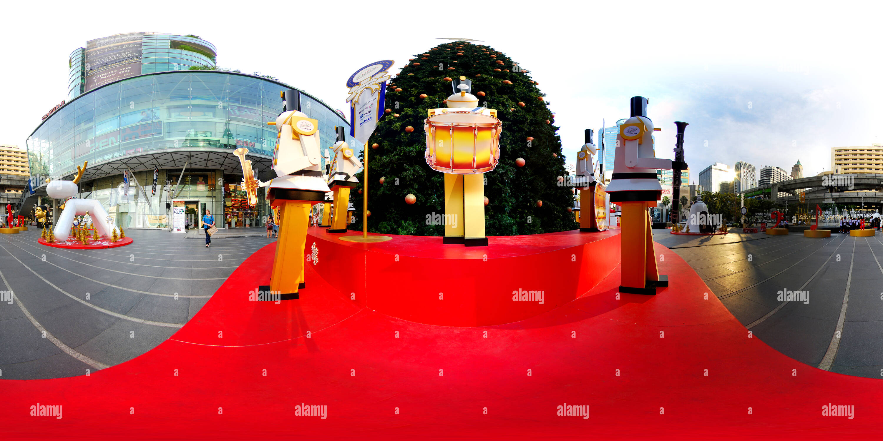 Christmas at central world plaza bangkok hi-res stock photography and ...