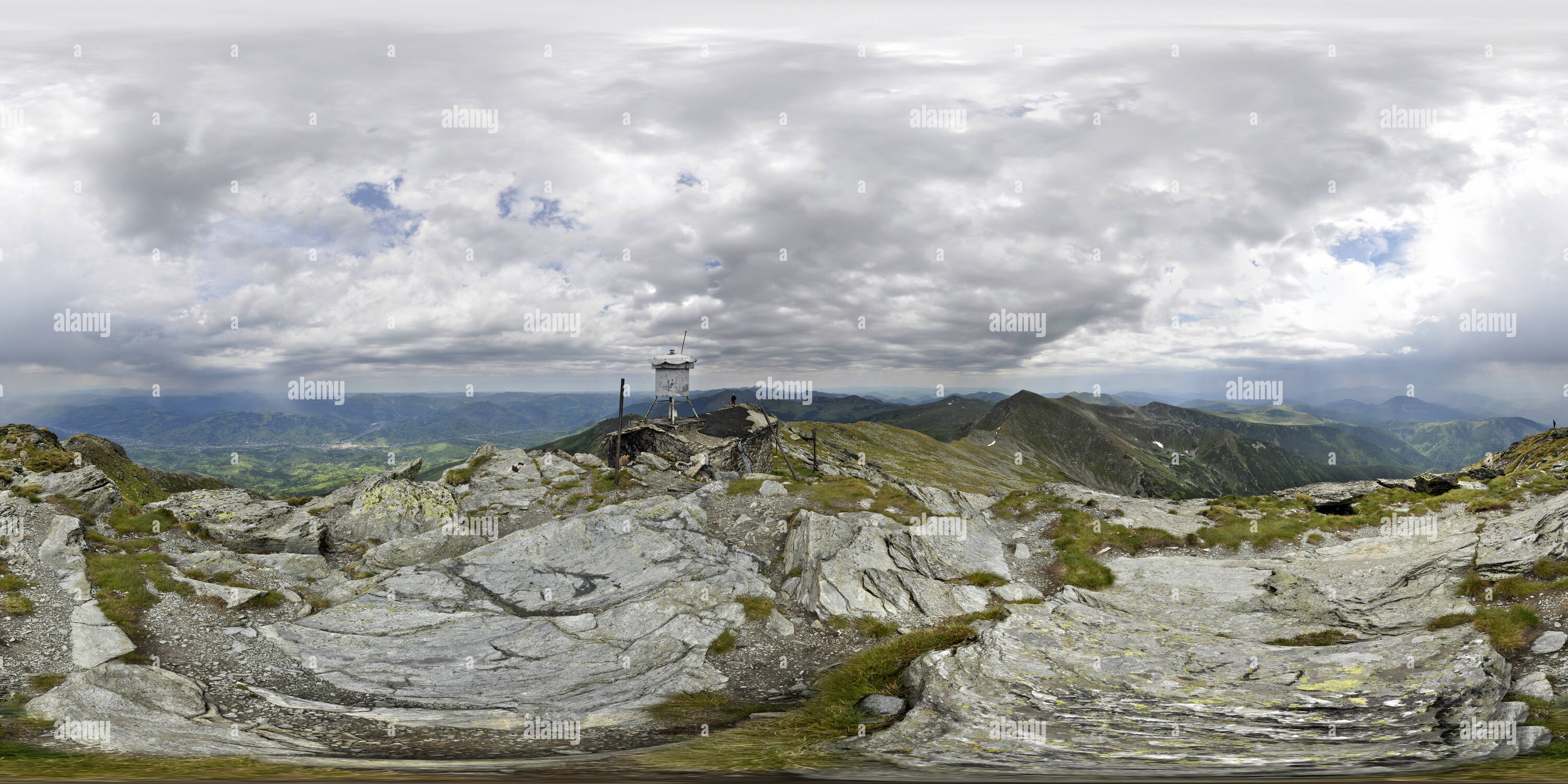 360° view of Petrosu Peak (2303), Rodna Mountains, Romania - Alamy