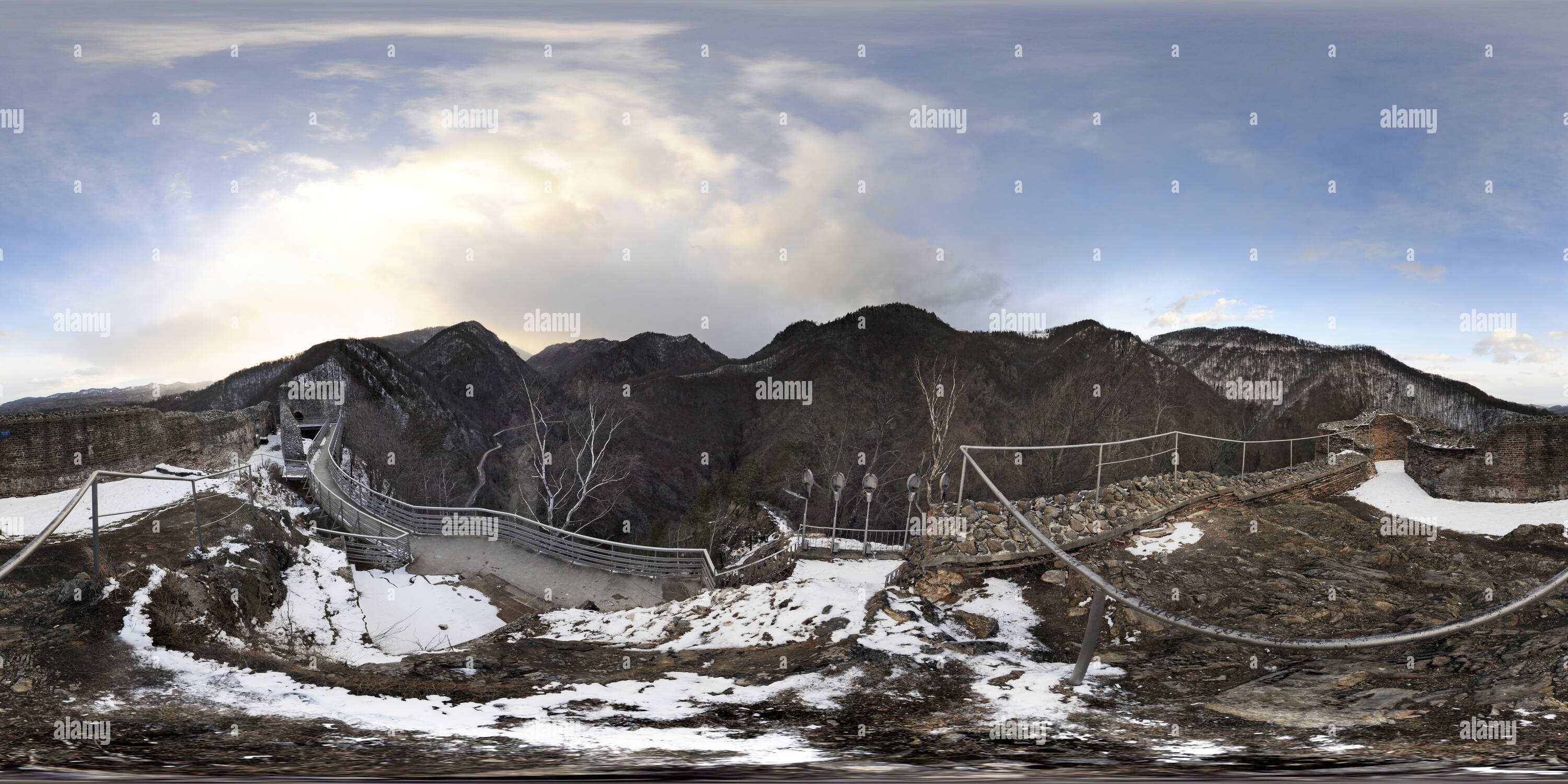 360° view of Poenari Fortress, Romania - Alamy
