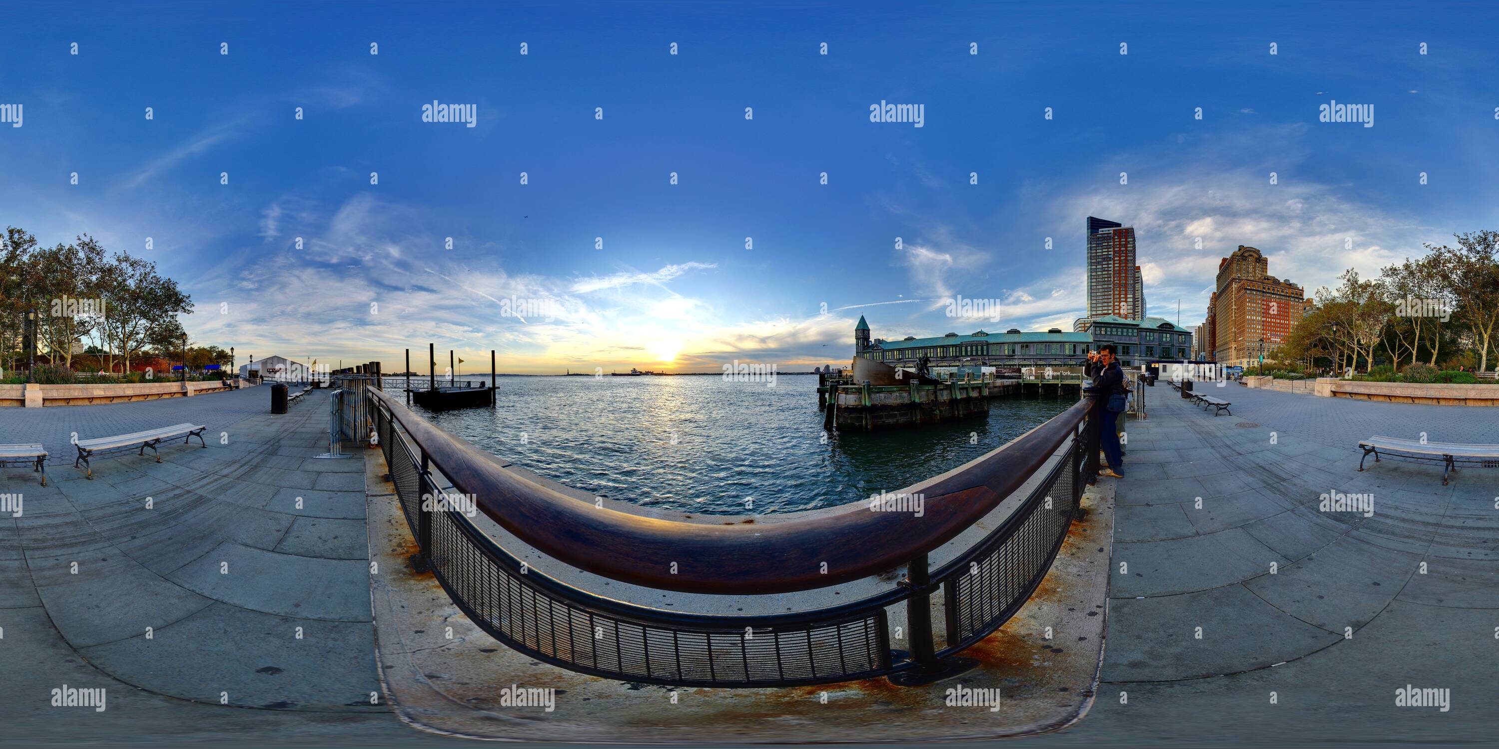 360° view of Sunset on Ellis and Liberty Island - Alamy