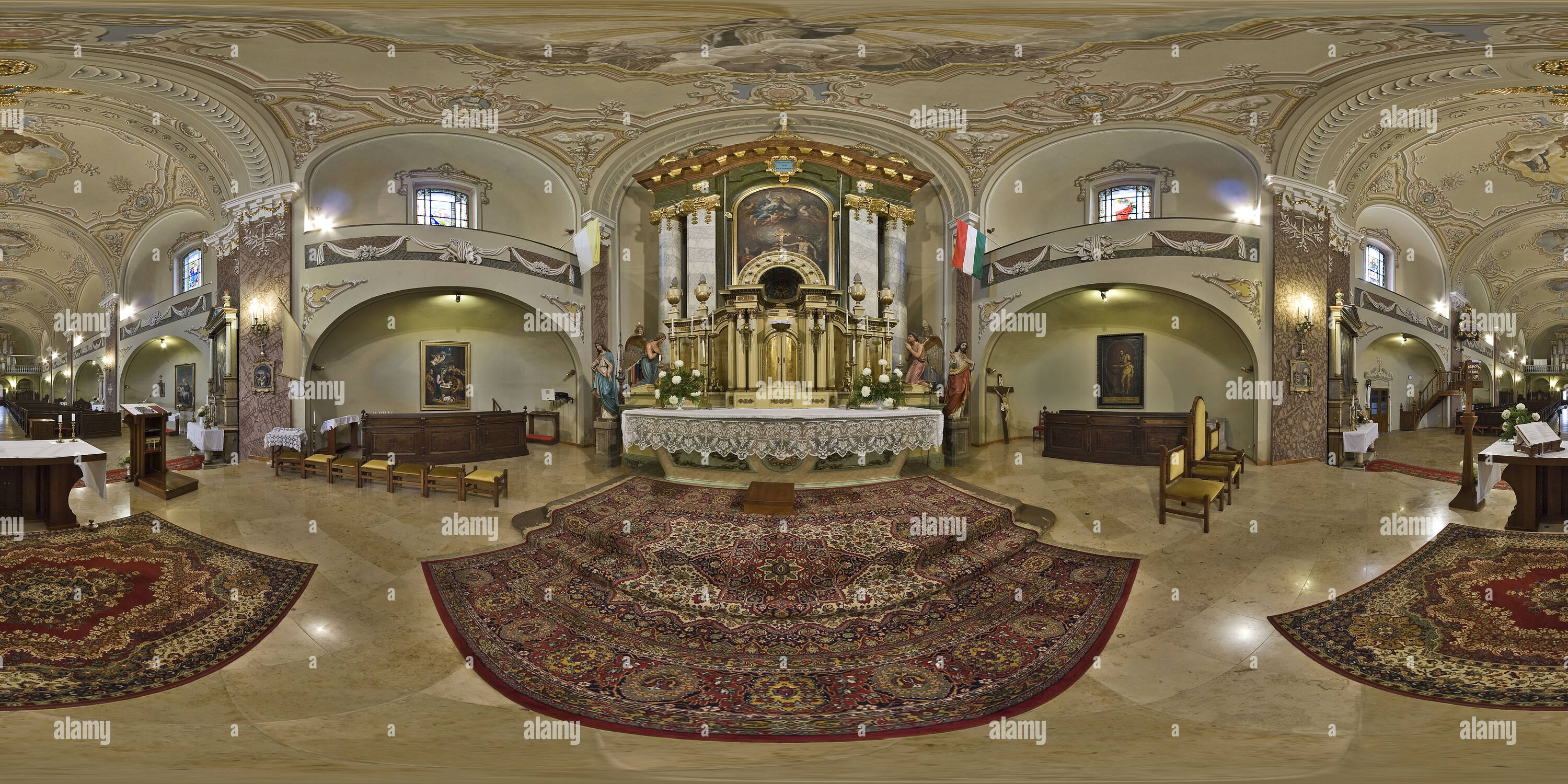 360° view of John the Baptist Catholic church - altar - Alamy