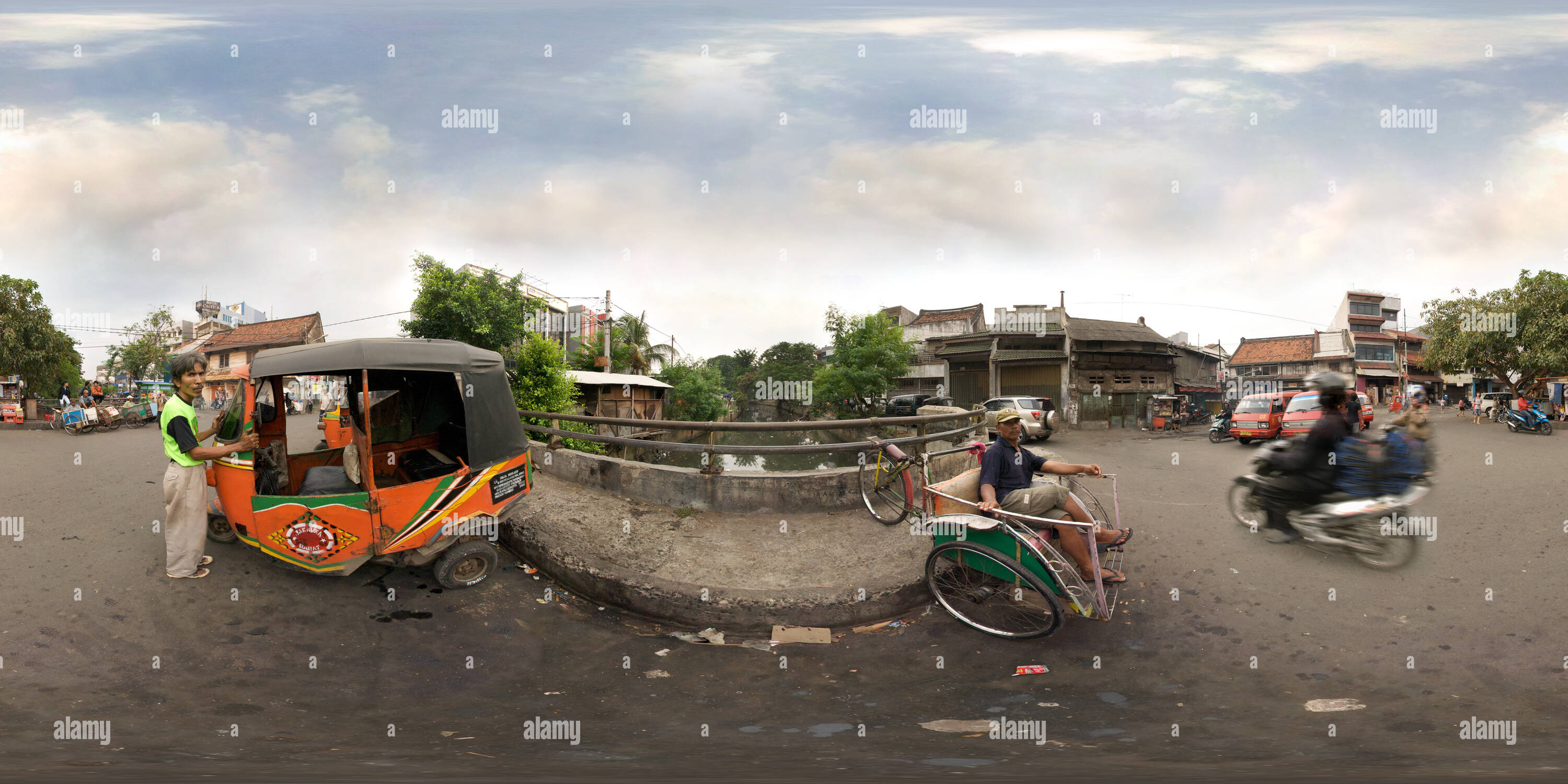 360° view of Baja and Cyclo Glodok Jakarta - Alamy