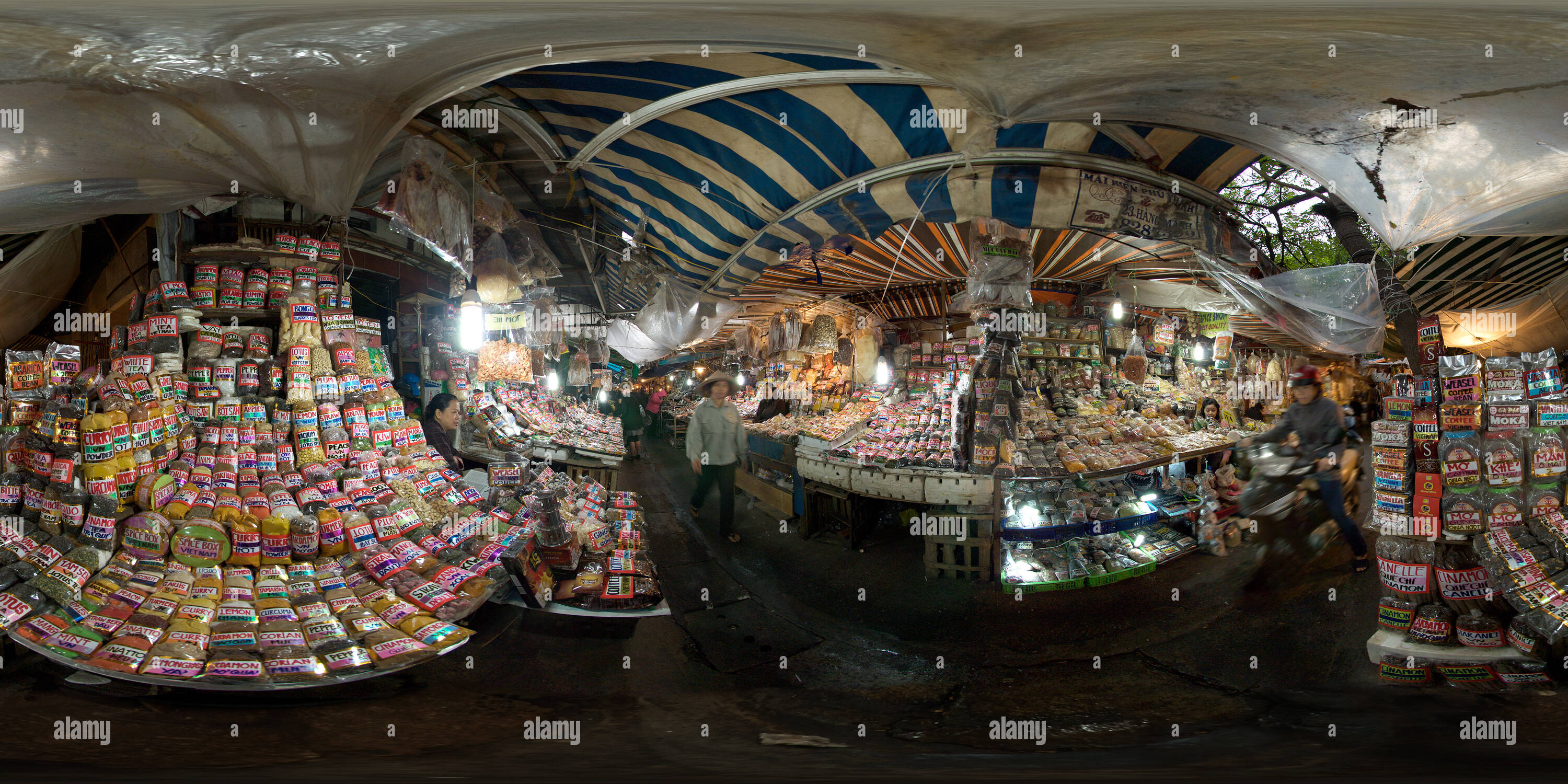 360° view of Covered Market Hanoi, Spice Sellers - Alamy