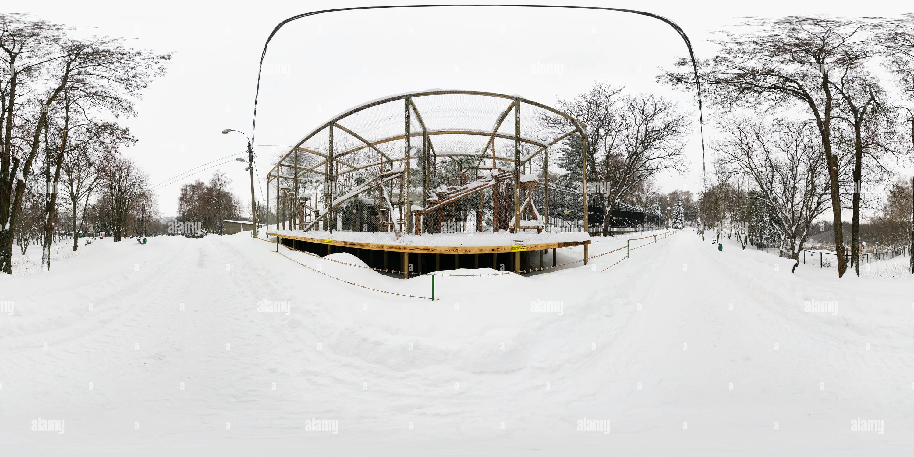 360° view of kishinev zoo, moldova 2009 12 20 New open-air cage with ...