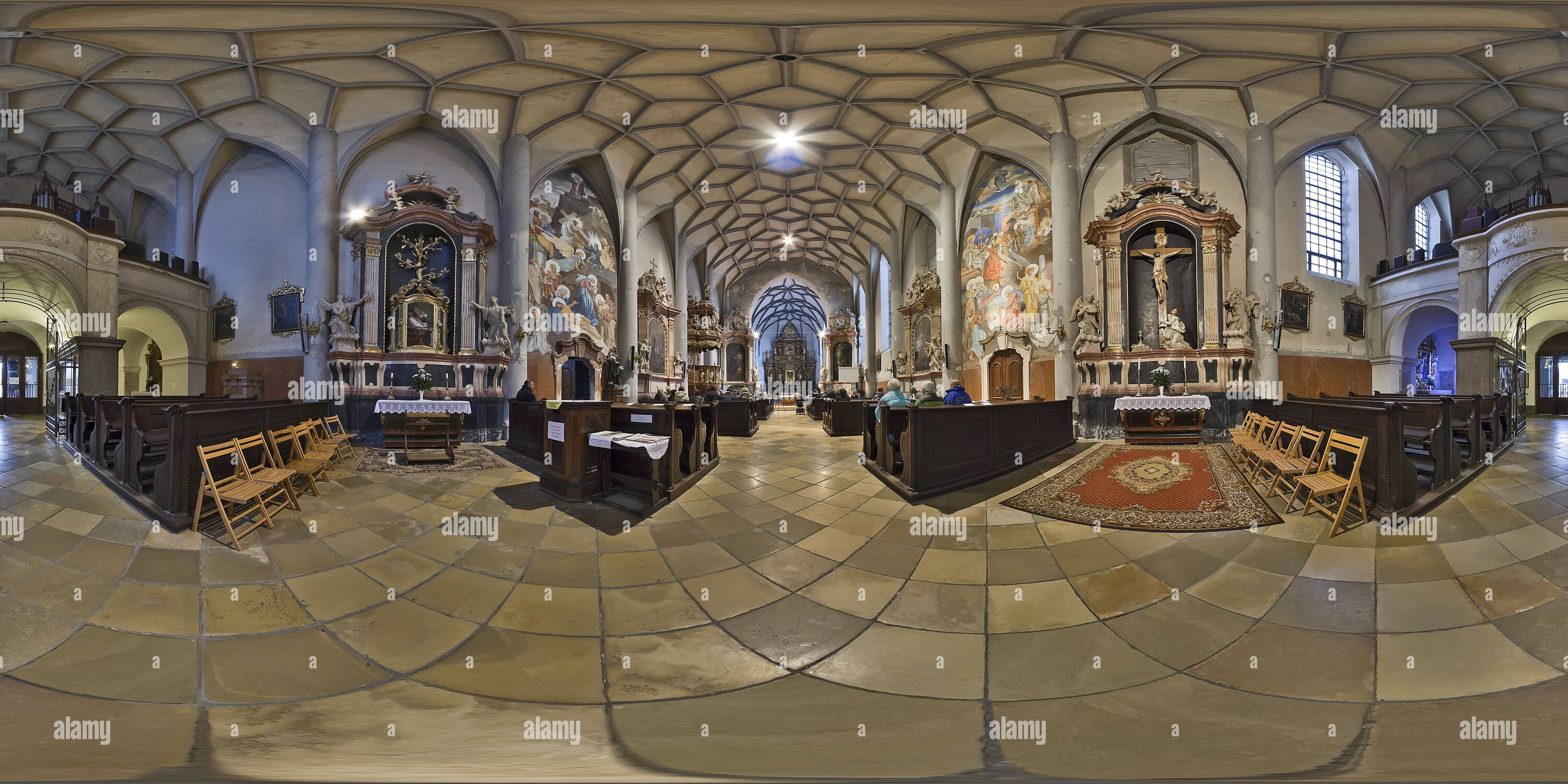 360° view of Snowy Blessed Virgin catholic church - nave - Alamy