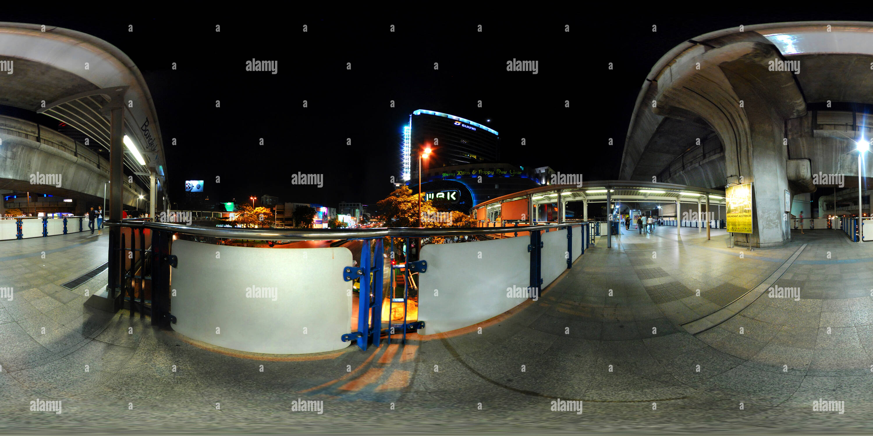 360° view of MBK Shopping Center, Bangkok, At Night - Alamy