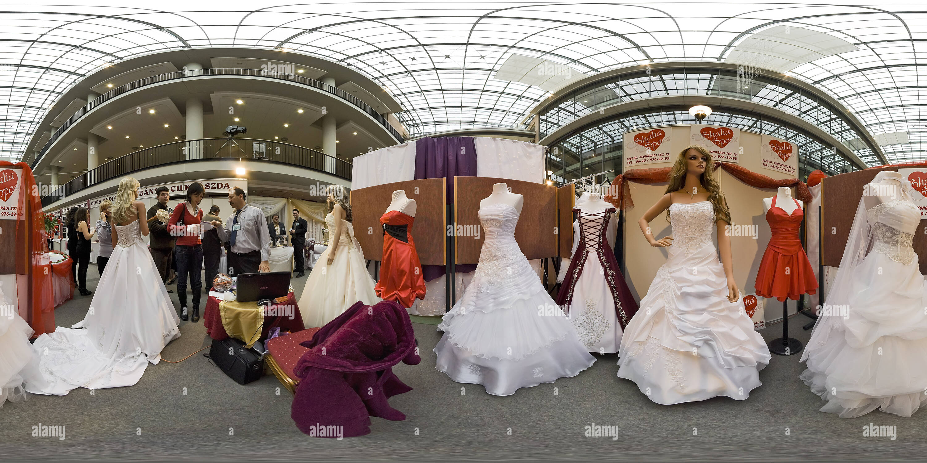 360° view of Married exhibition - wedding gown - Alamy