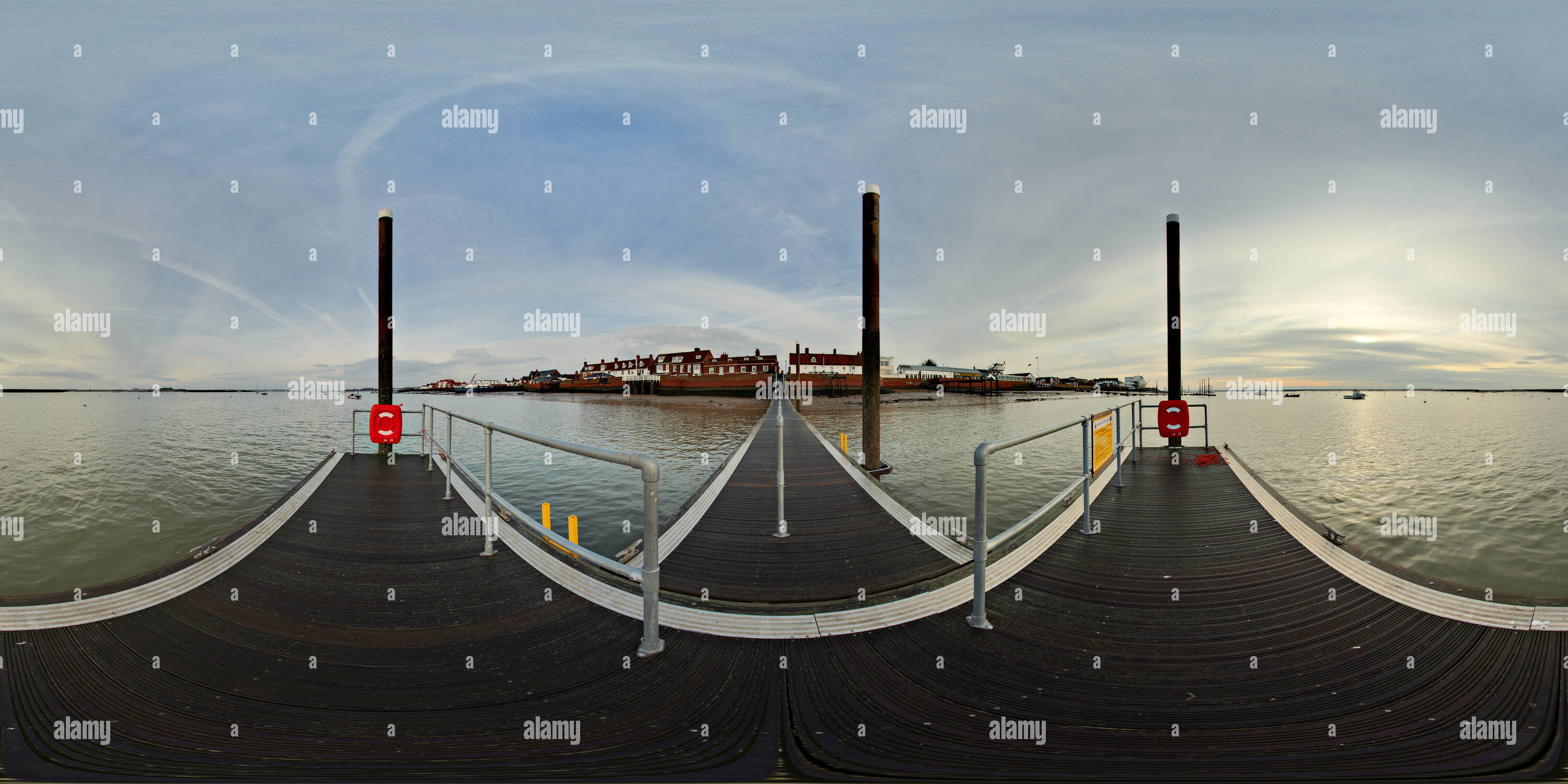 360° view of Burnham upon Crouch, Pier - Alamy