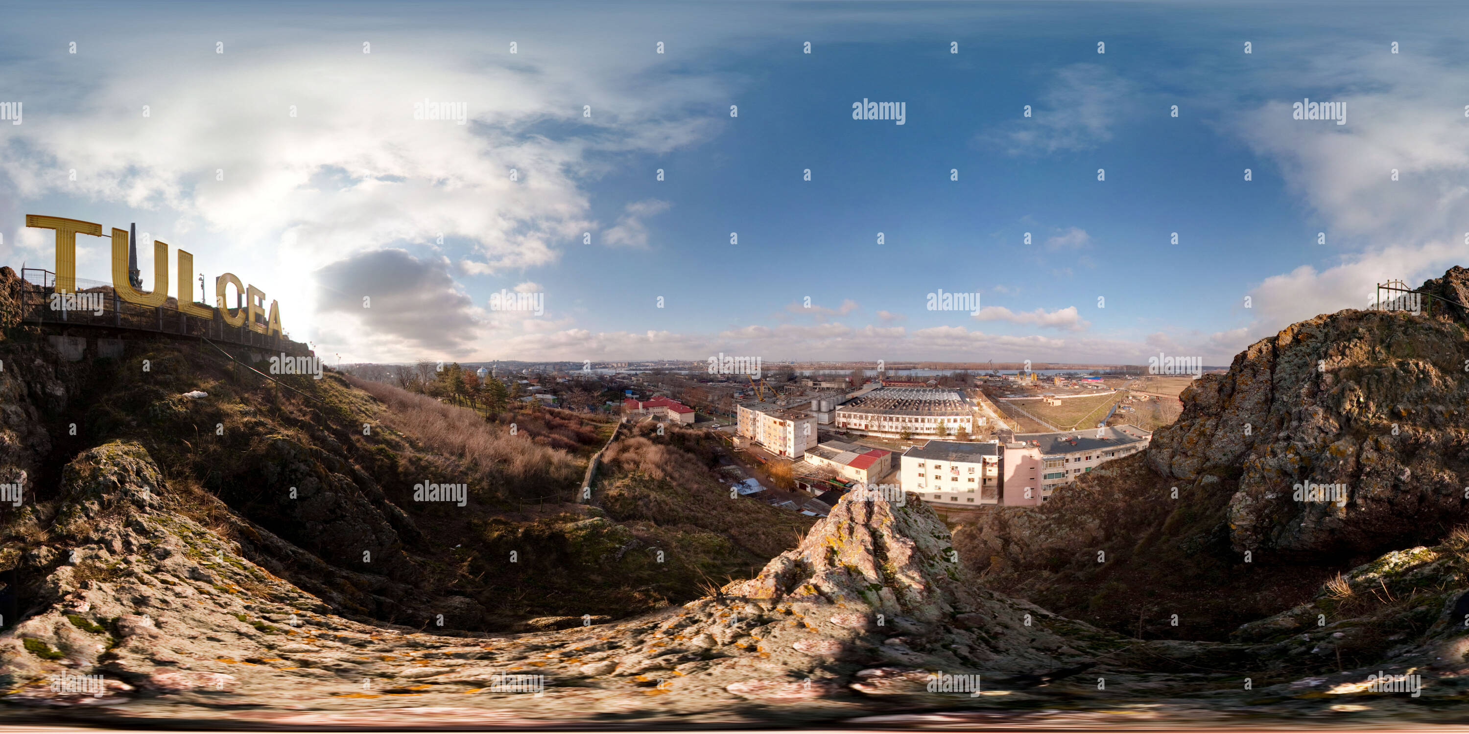 360° view of Independence's Monument in Tulcea - Alamy