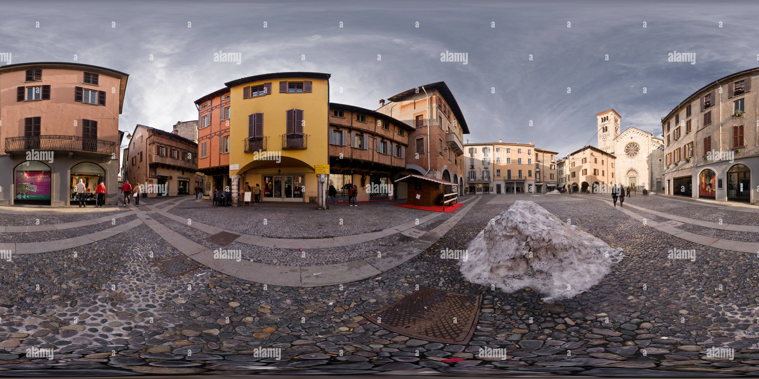 360° view of Piazza San Fedele a Como - Alamy