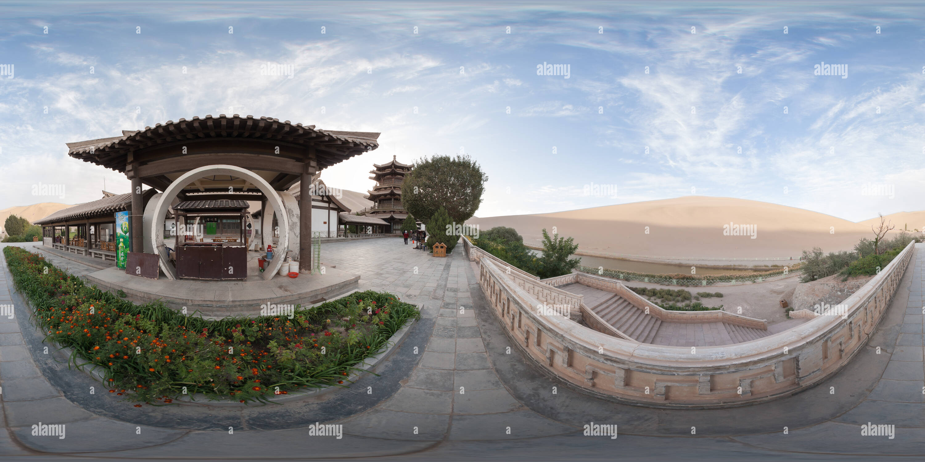 360° view of Dunhuang crescent moon spring-2 - Alamy