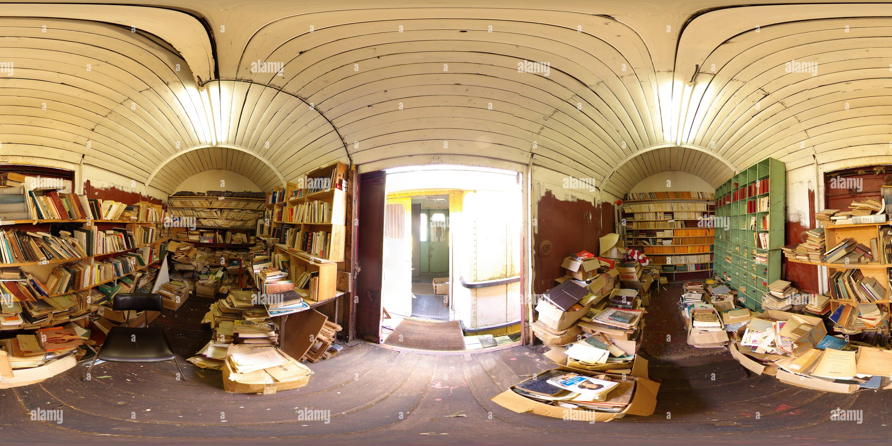 360° view of Caverne Aux Livres: Side Car - Alamy