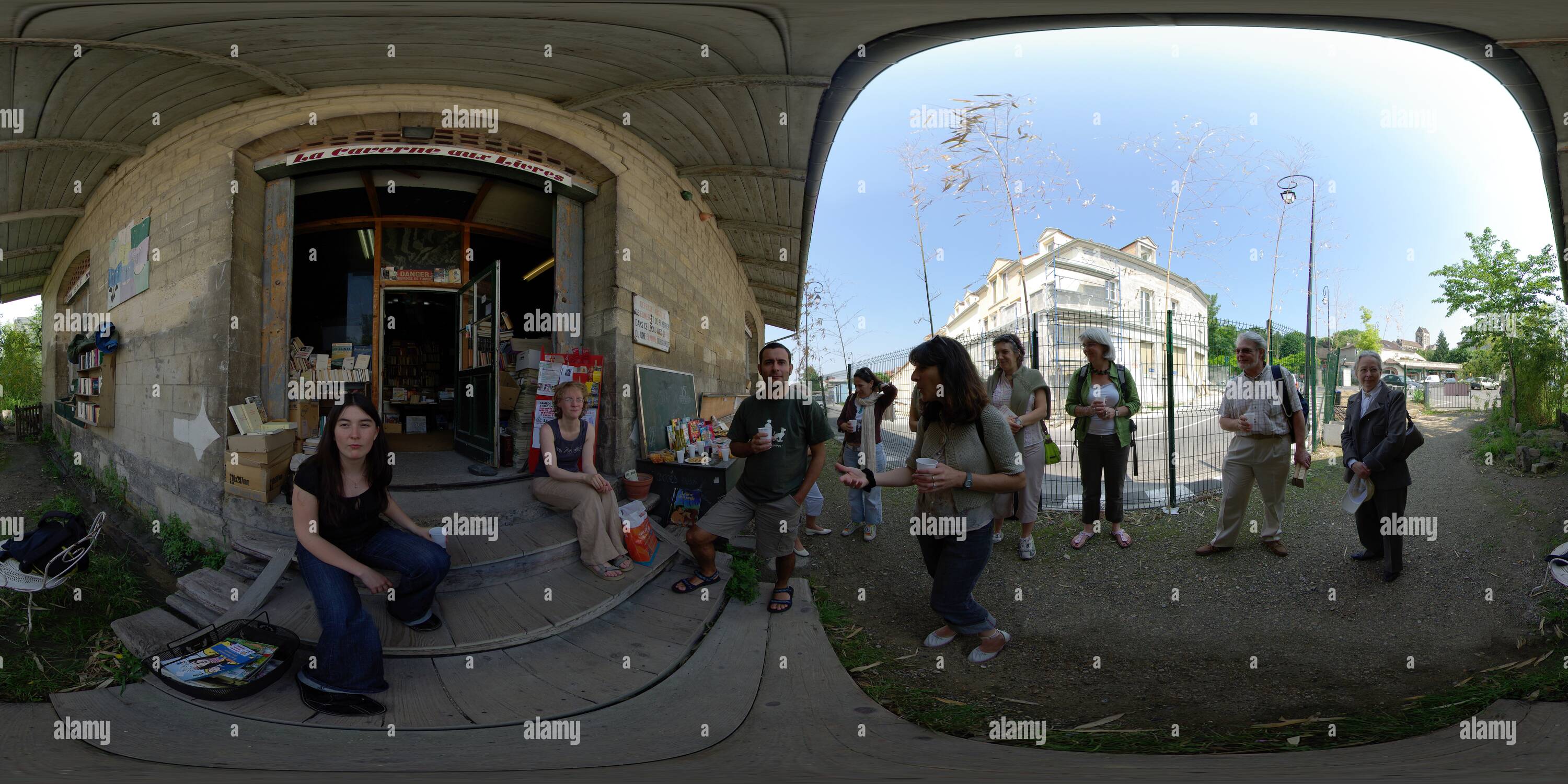 360° view of Caverne Aux Livres: Front - Alamy