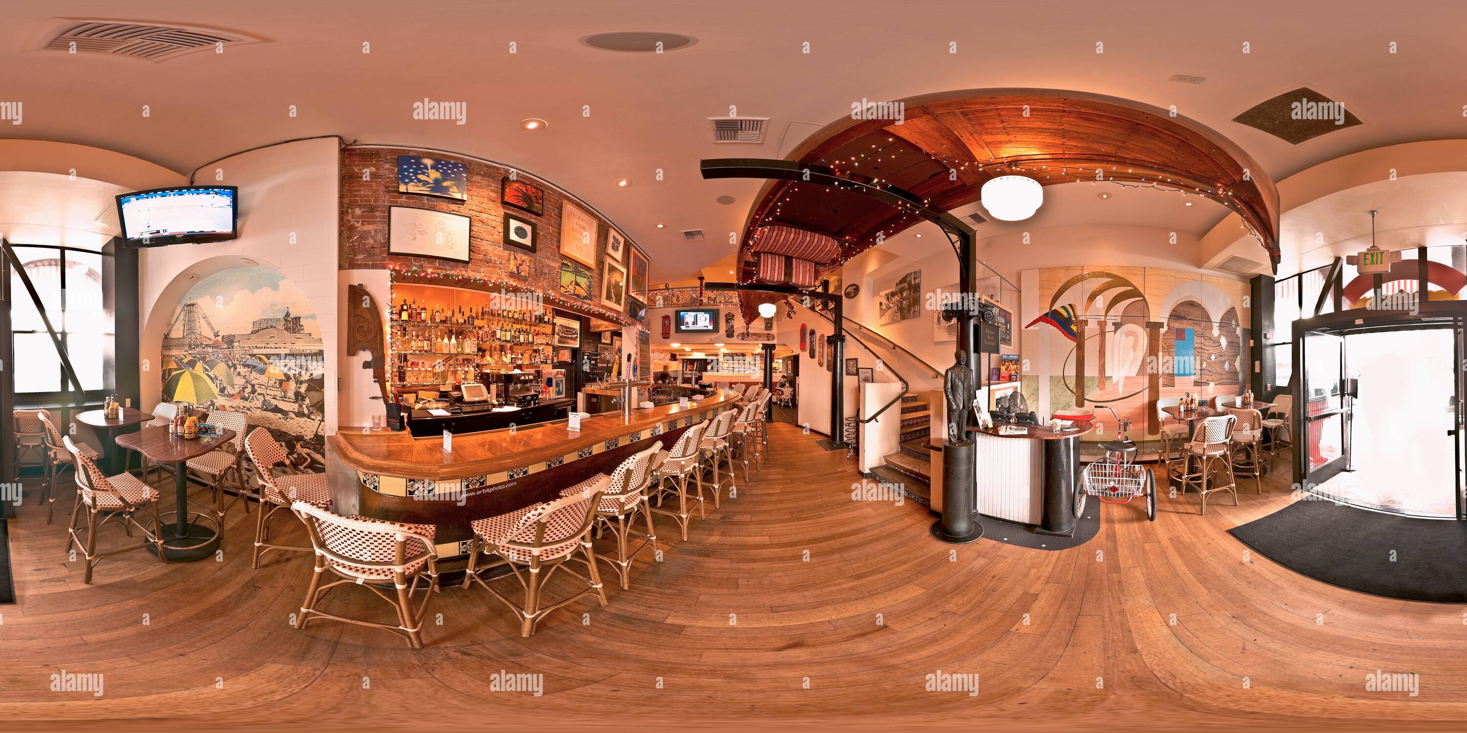 360° view of Danny's Venice Beach Bistro & Bar - Alamy