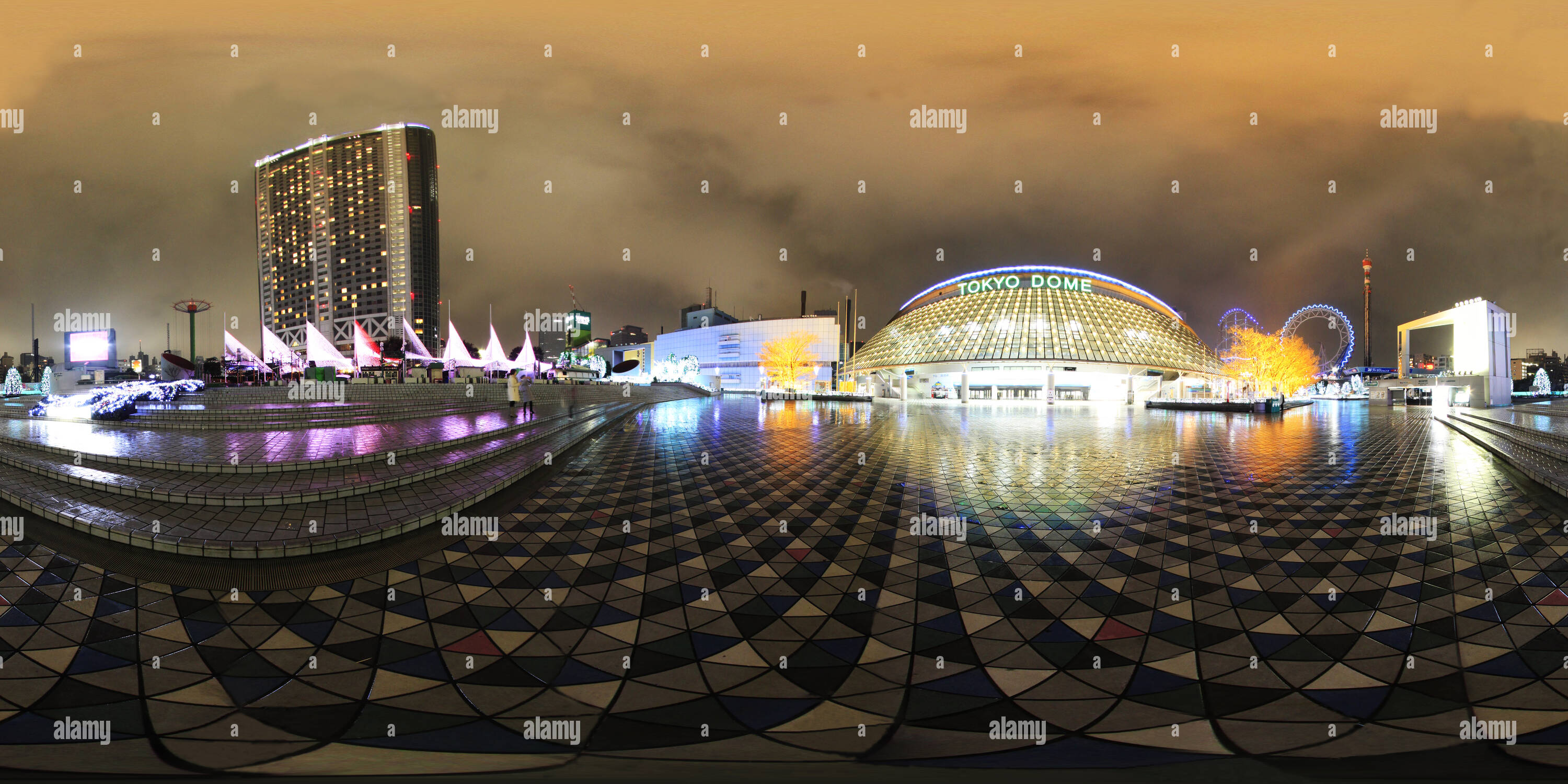 360° view of Tokyo Dome (Night View - Alamy