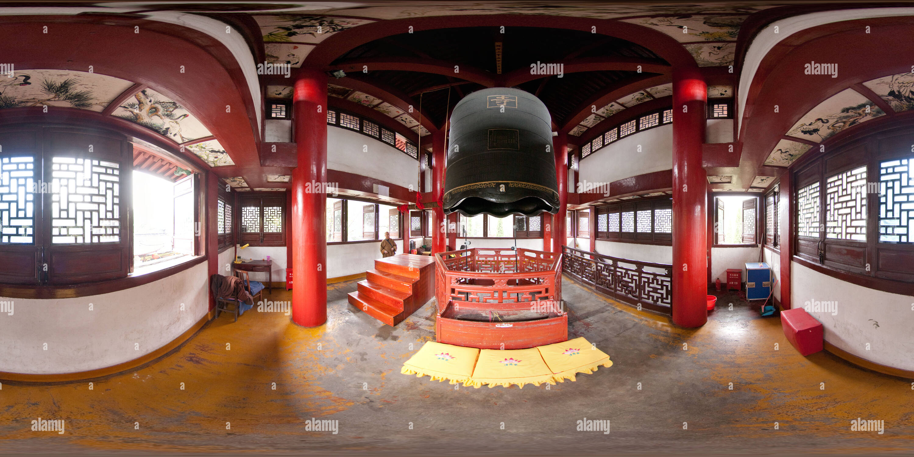 Hangzhou jingci temple evening bell hi-res stock photography and images ...