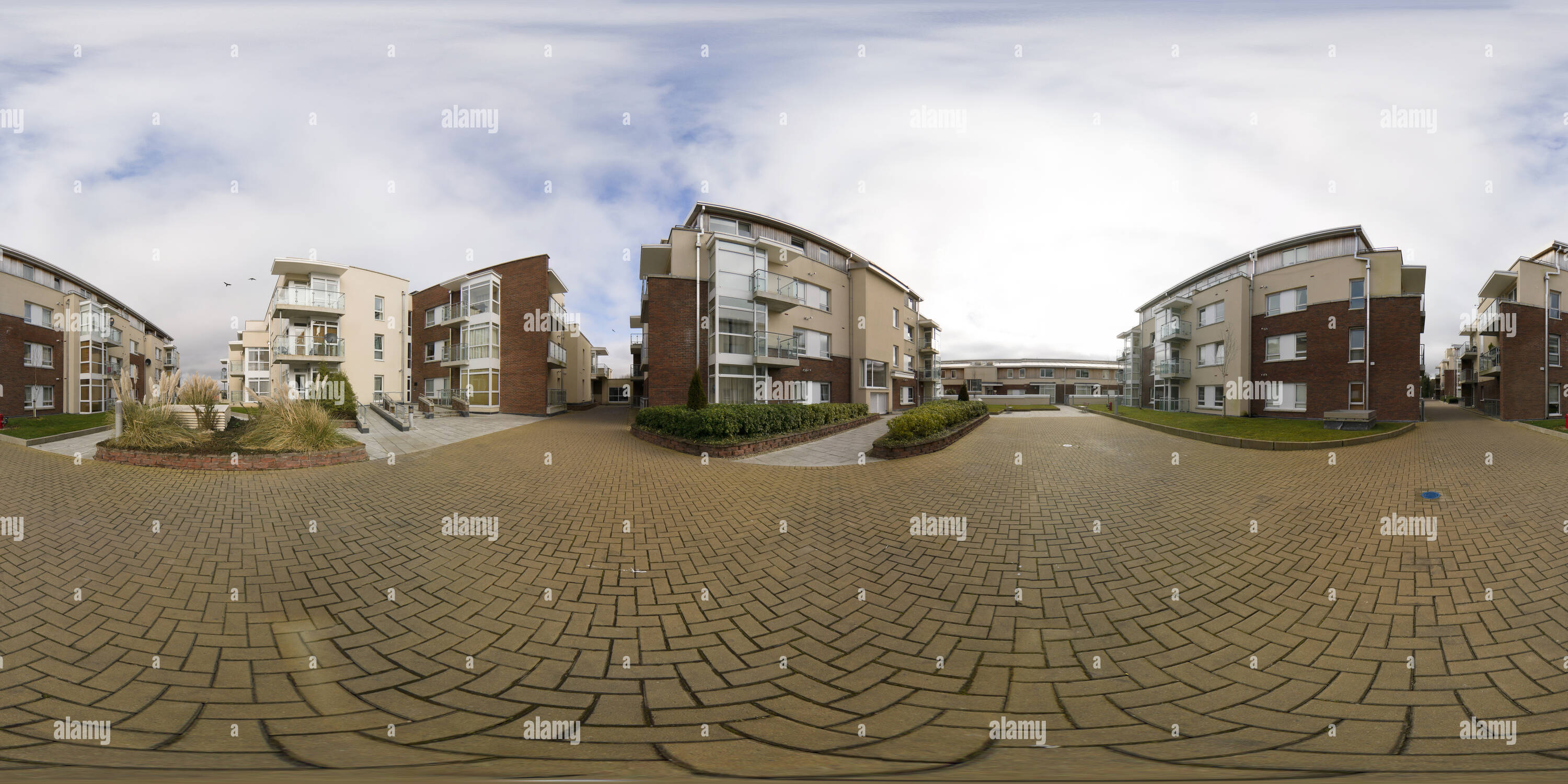 360° view of Lyreen Manor Apartments - Alamy