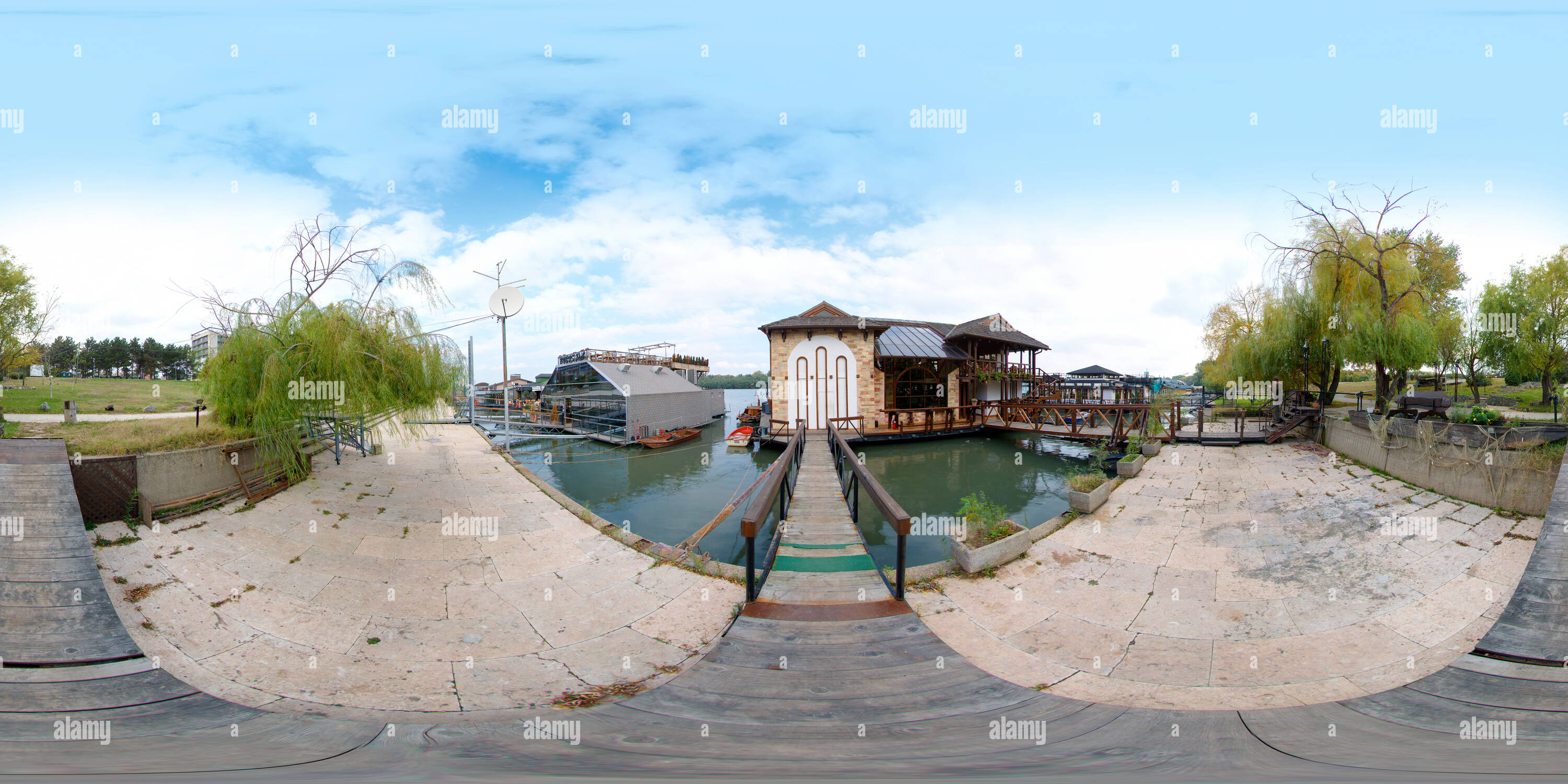 360° view of Bahus Splav Restoran Club 19 - Alamy