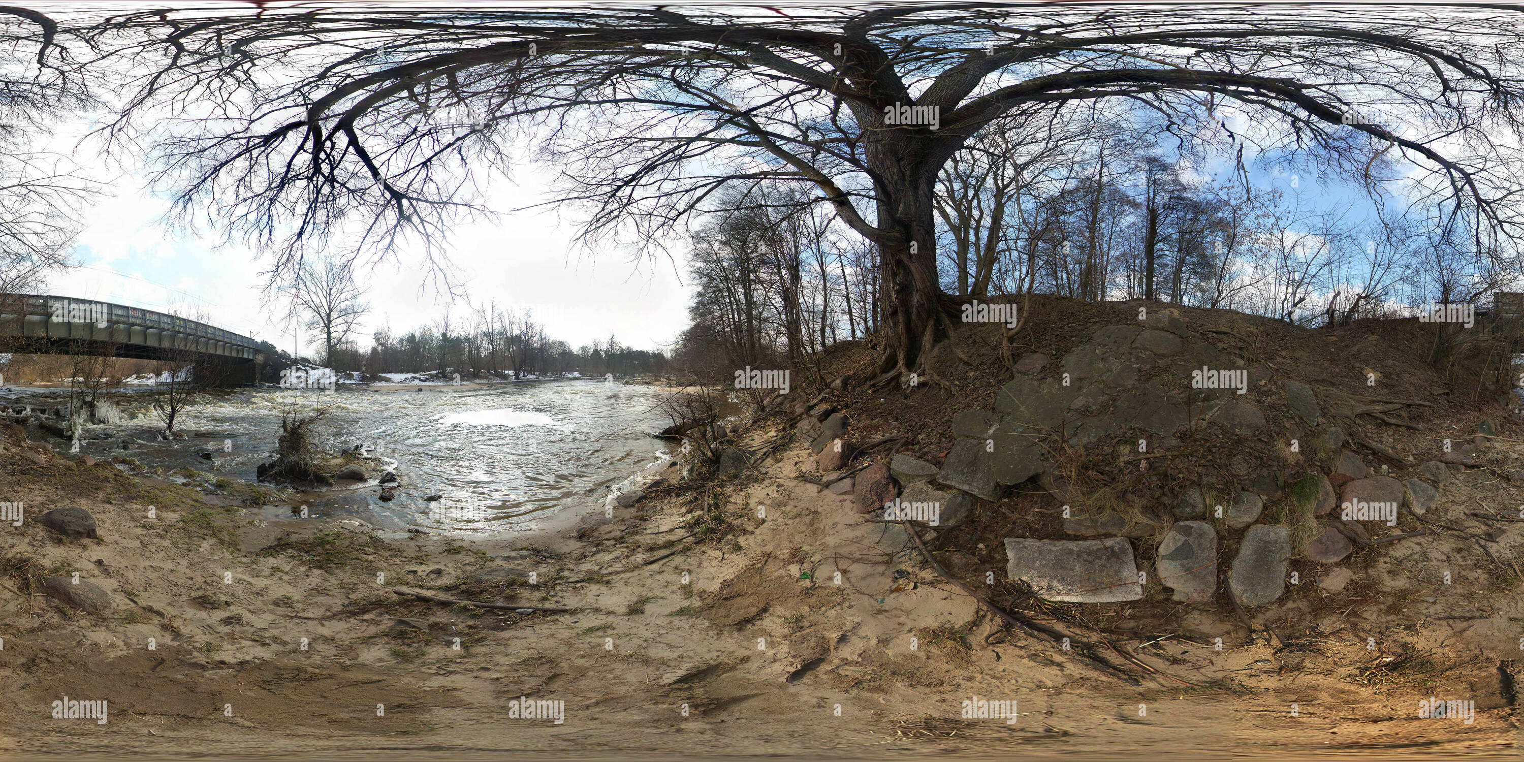 360° view of Swider River - near the railway bridge - Alamy