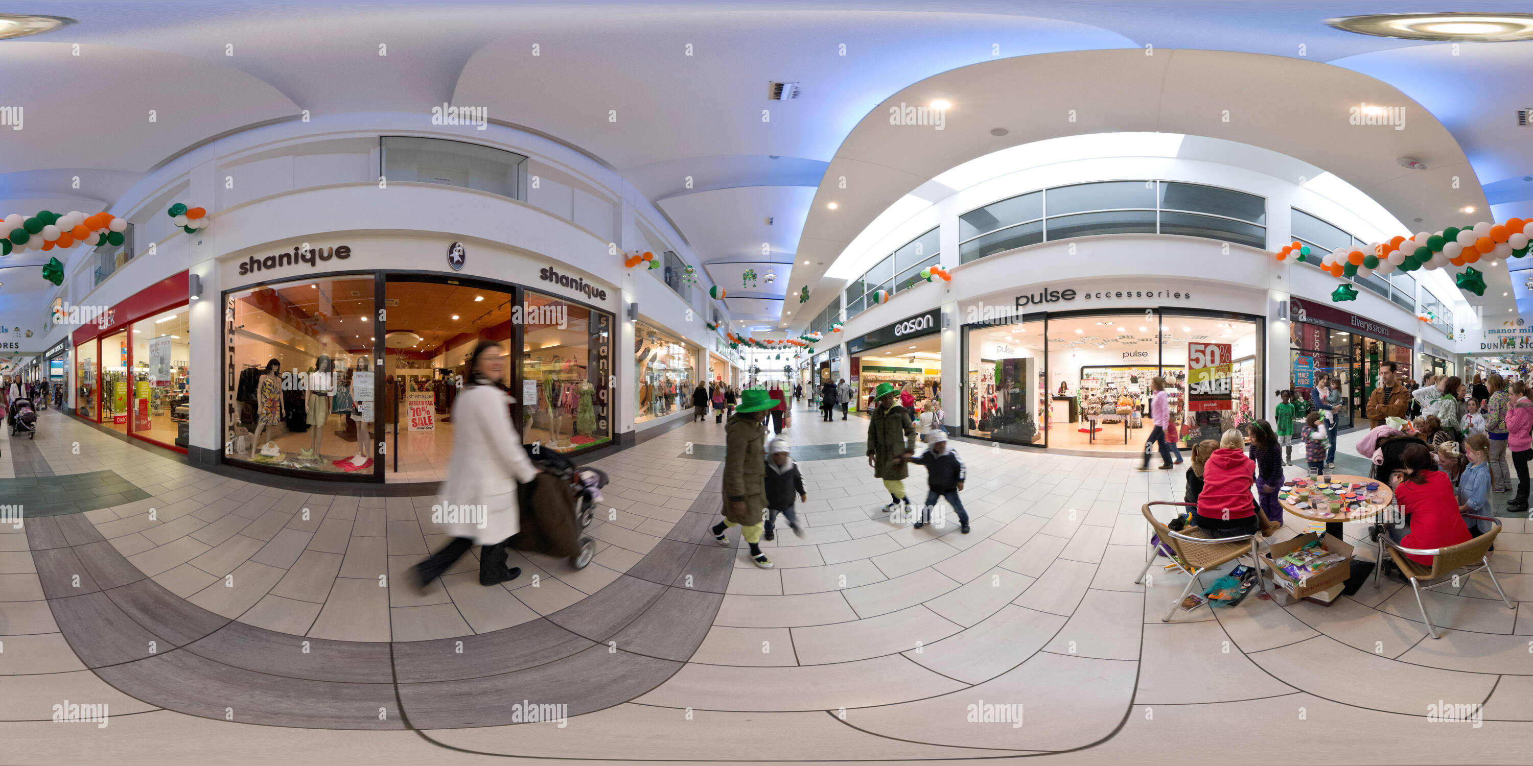 360° view of St. Patrick's Day @ Manor Mills - Alamy