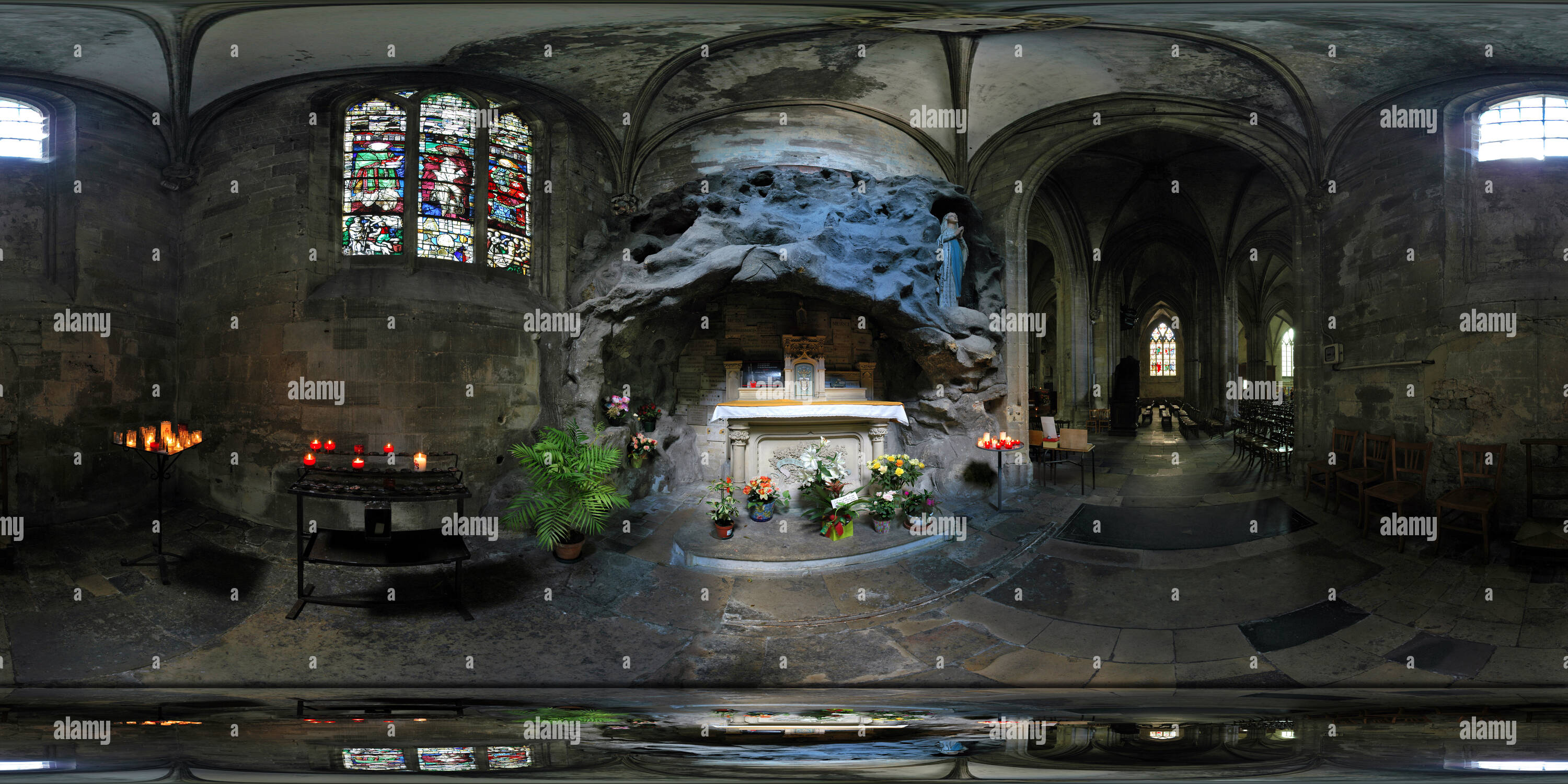 360° view of Carentan : chapelle dans l'église - Alamy