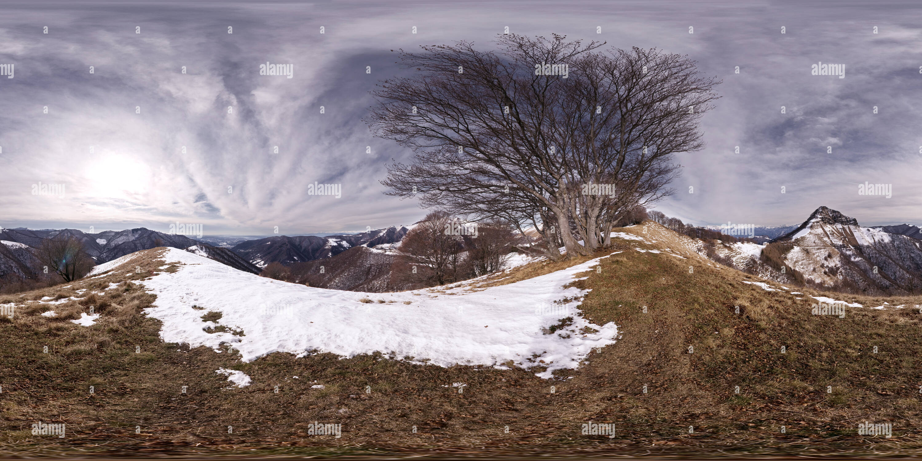 360° view of Le Alpi viste dalla Valle d'Intelvi - Alamy