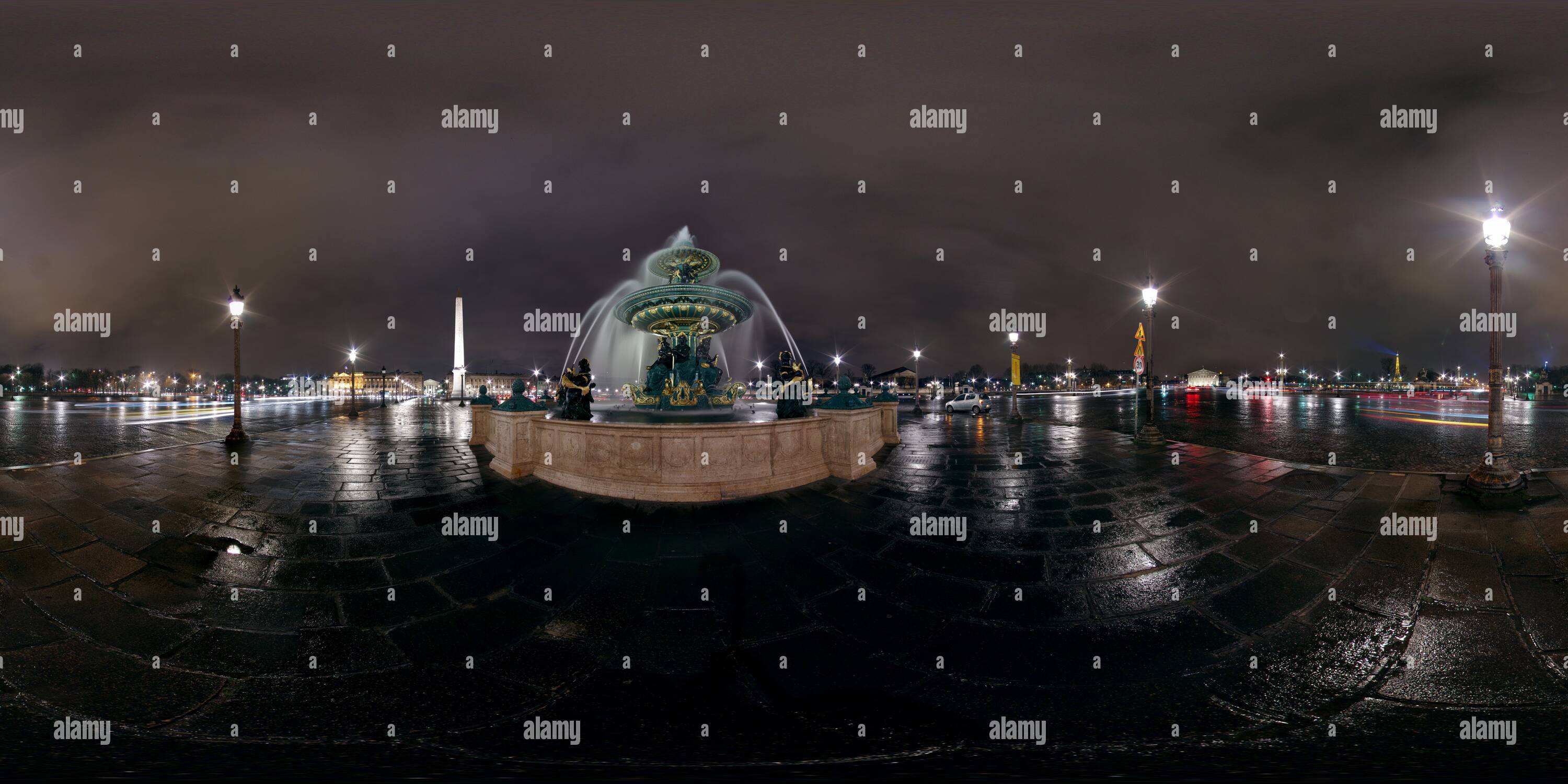 360° view of Place de la Concorde by night - Alamy
