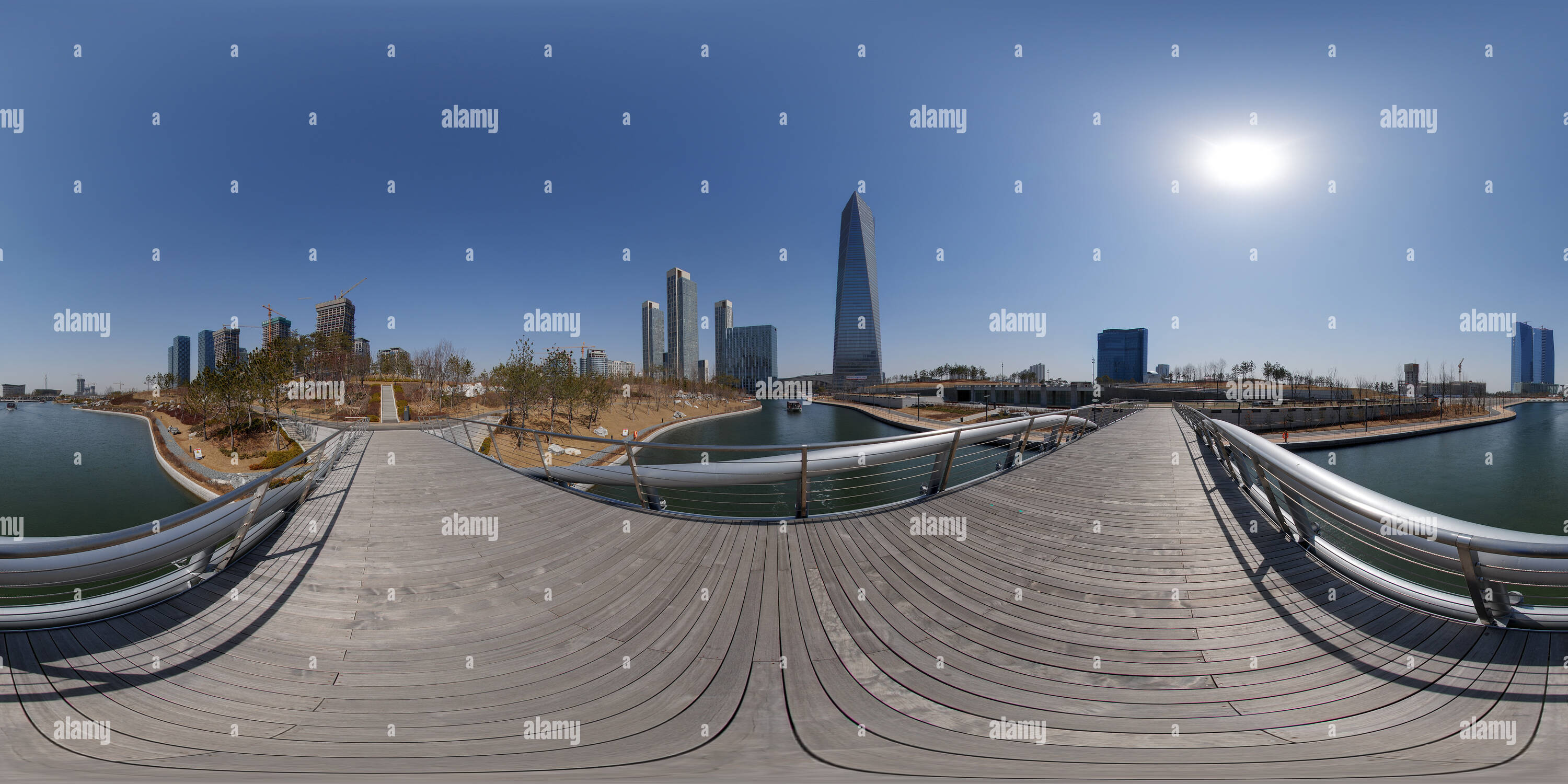 360° view of On the bridge of Central Park, Songdo - Alamy