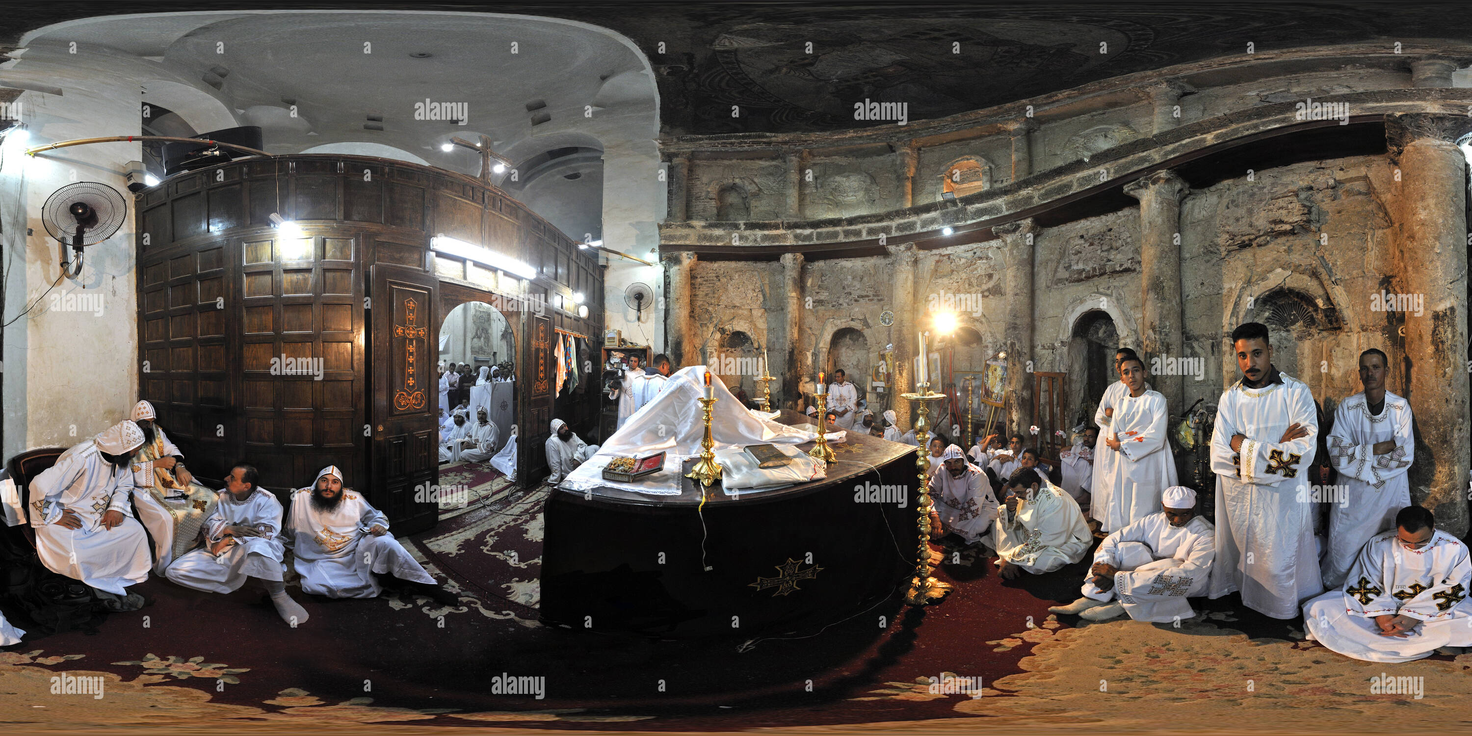 360° view of Easter mass in the White Monastery, Egypt - Alamy