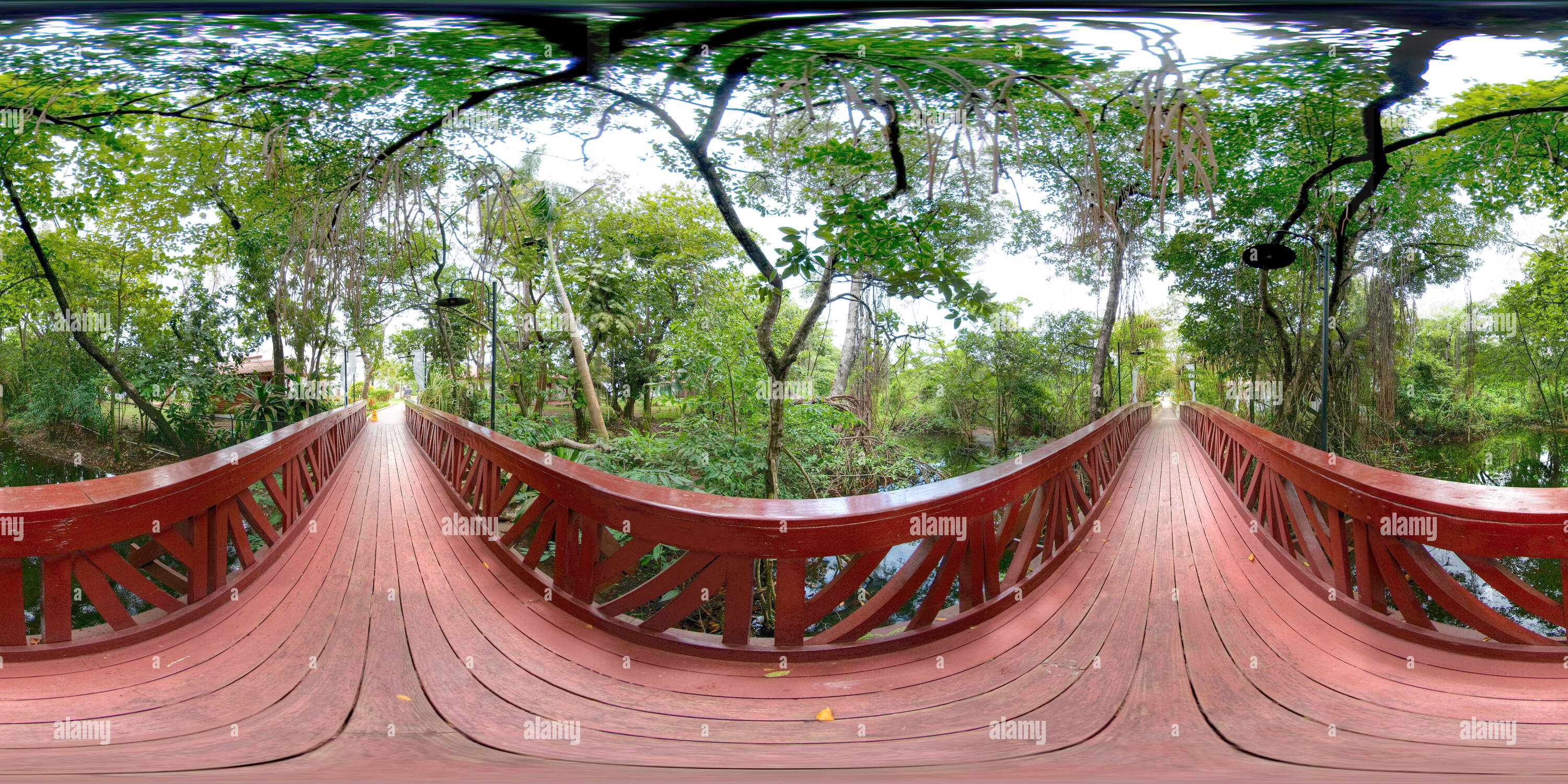 360° view of Bridge to the Beach - Alamy