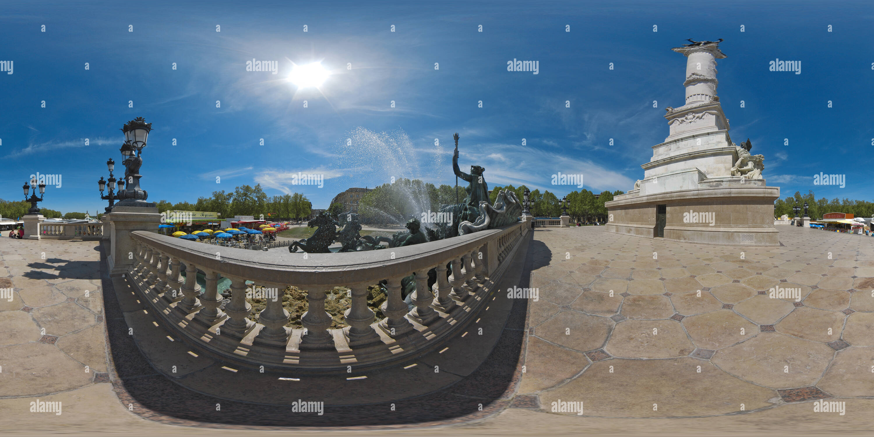 360° view of La colonne du monument des Girondins et la fontaine ...
