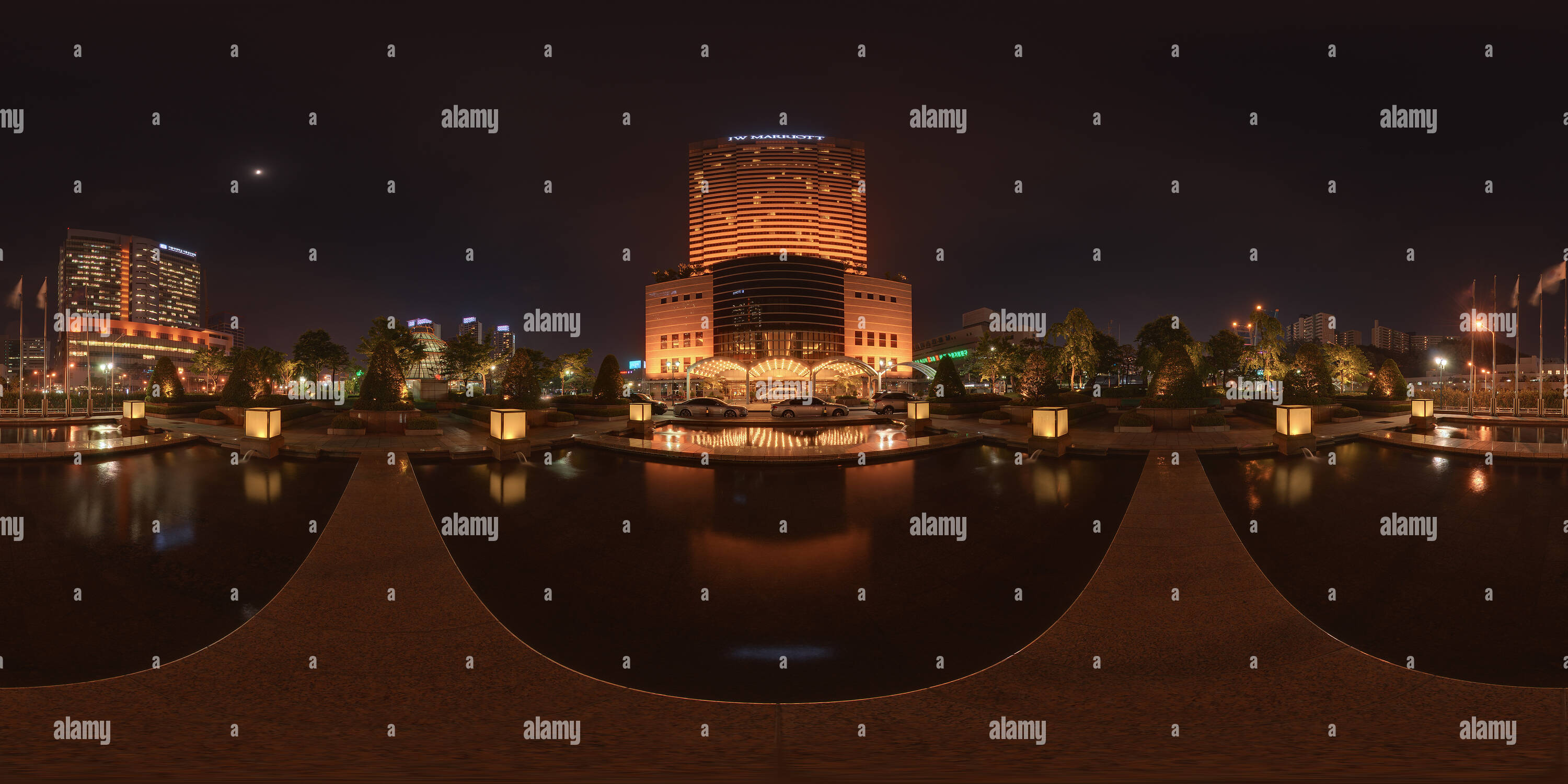 360° view of Nightview of JW Marriott Hotel - Alamy