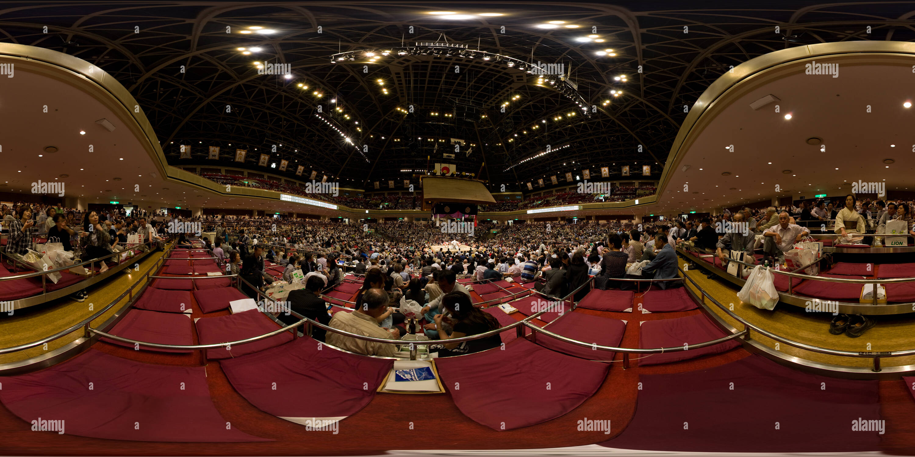 360° view of Sumo Bout - Ryogoku Kokugikan - Alamy