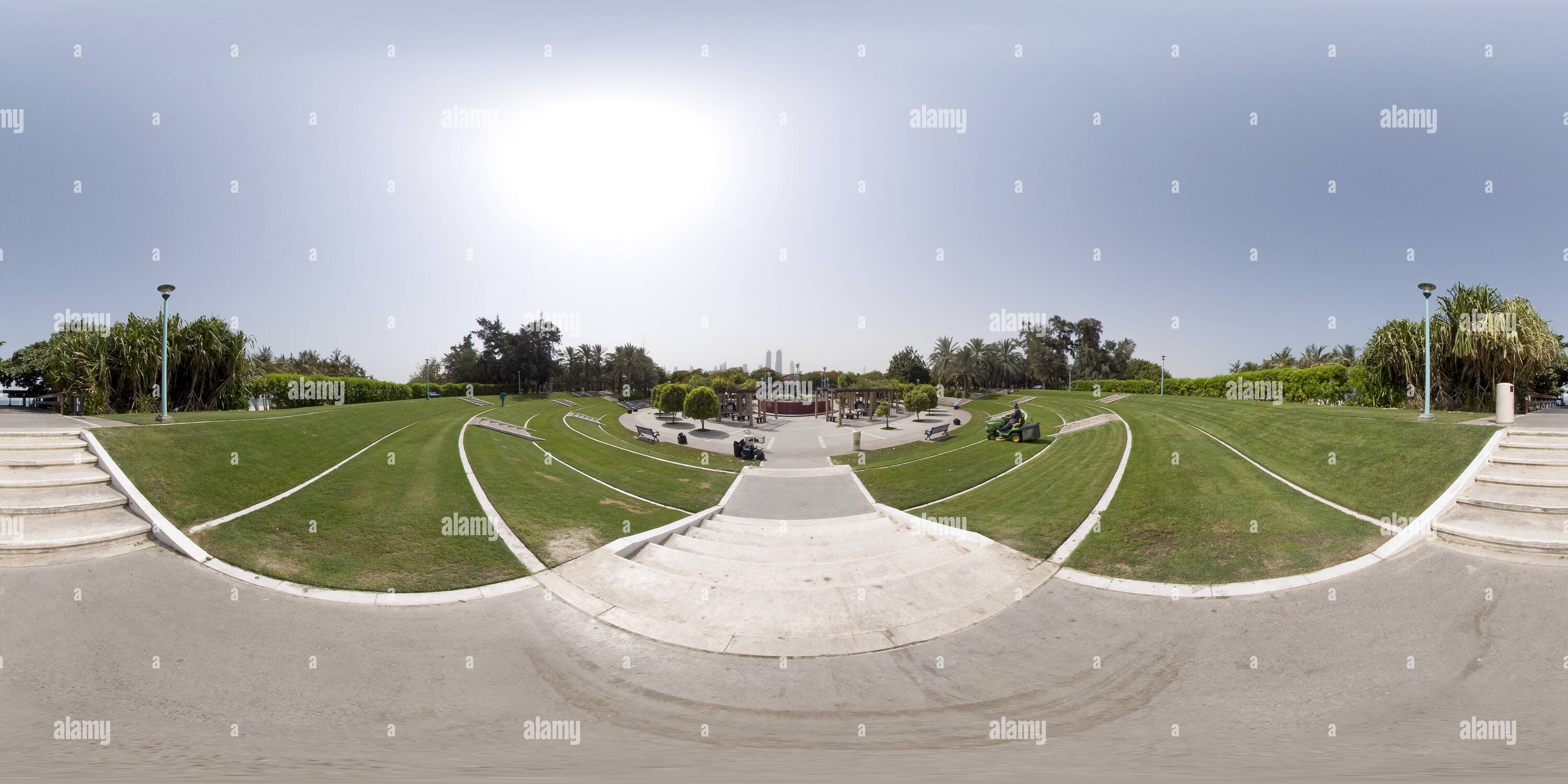 360° view of Jumeirah Beach Park Central Plaza Trellis - Alamy