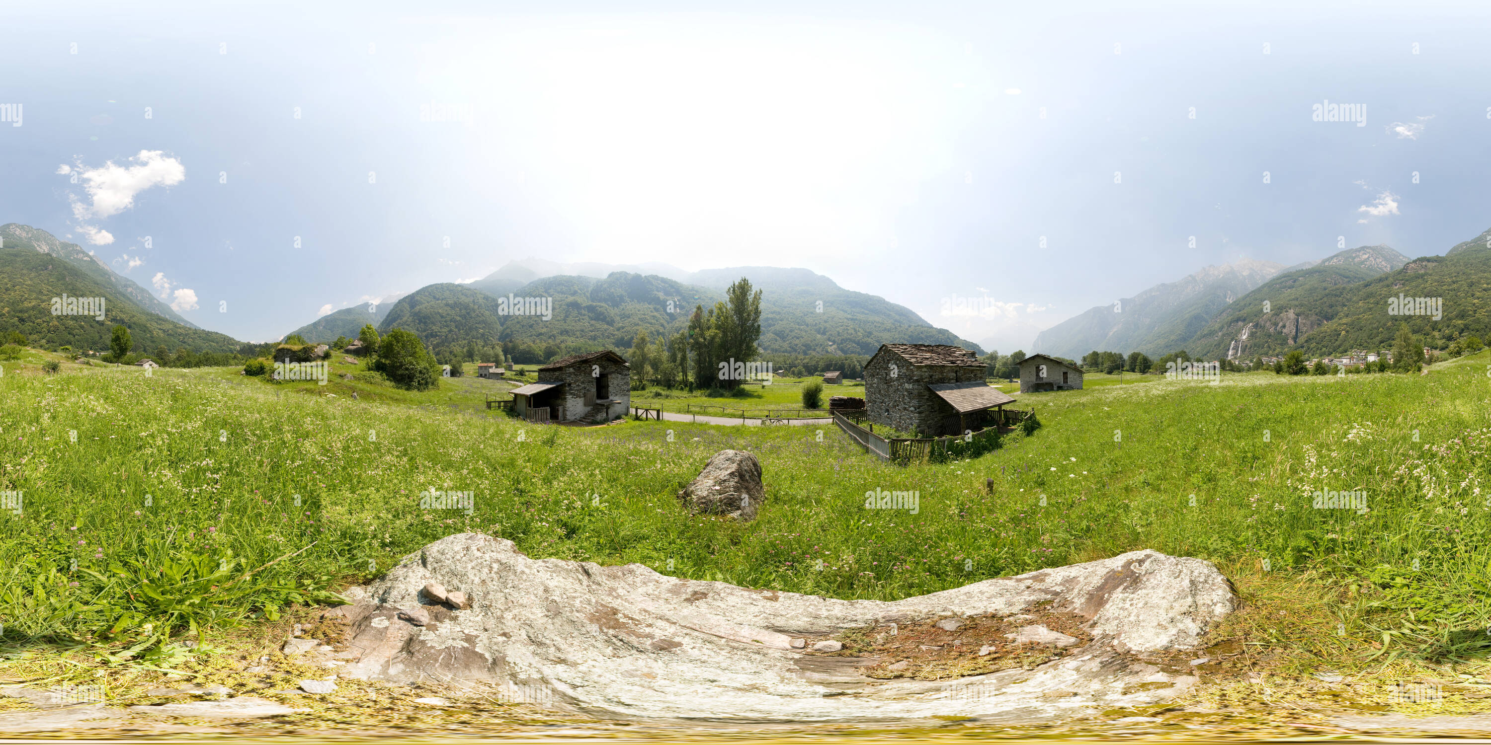 360° view of paesaggio bucolico tipico della val Chiavenna - Alamy