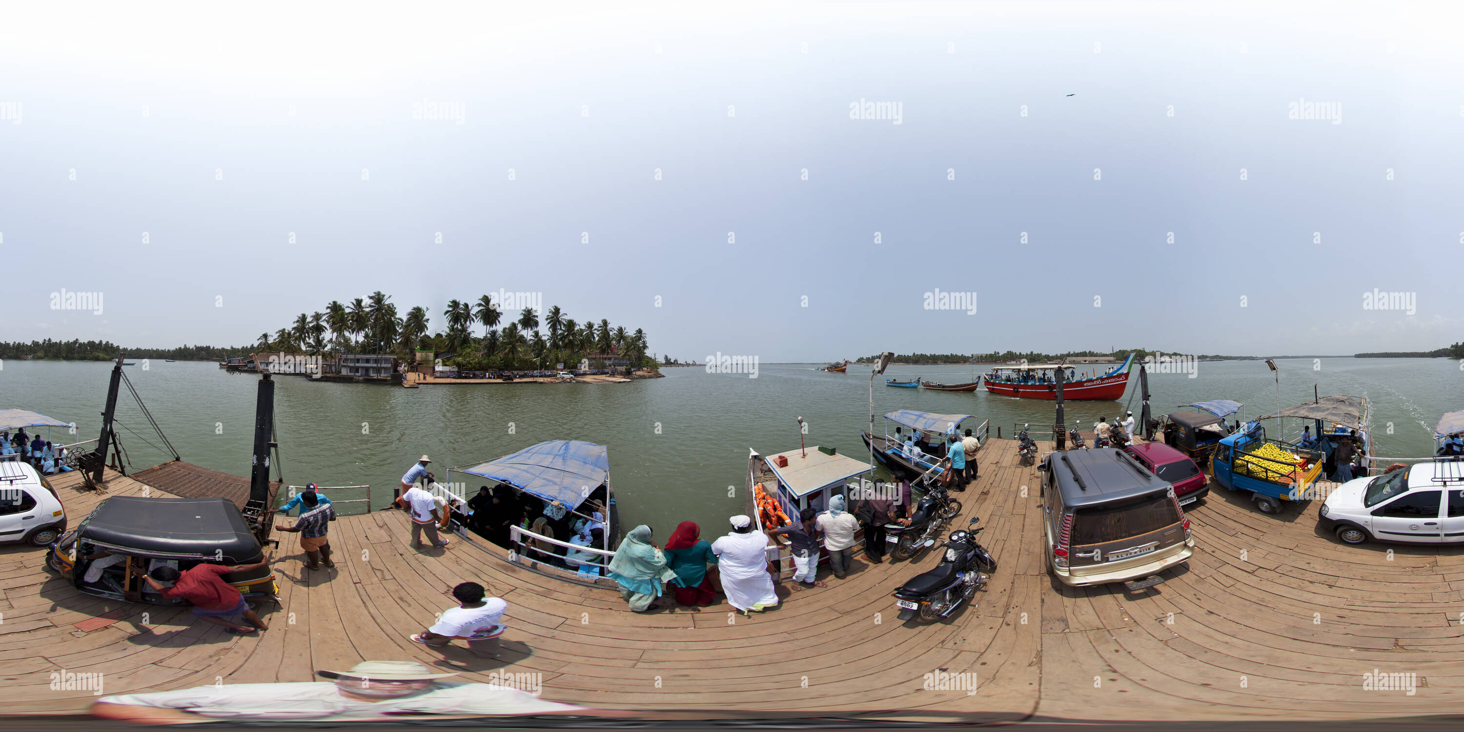 360° view of Beypor Port Ferryboat Crossing - Alamy
