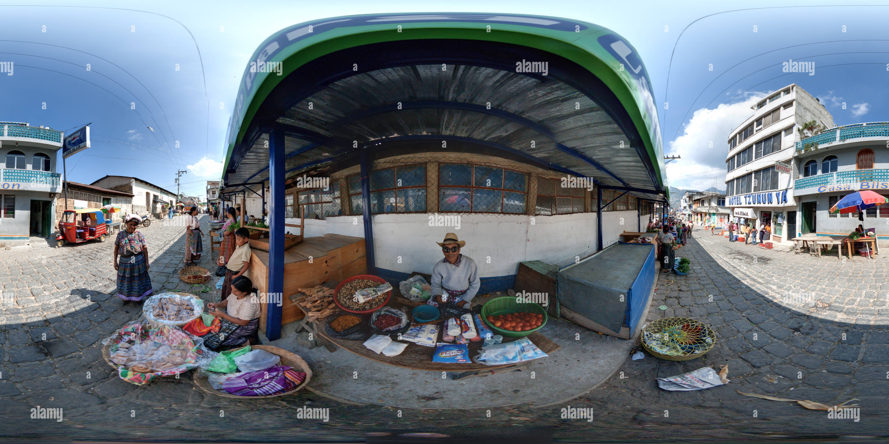 360° view of Mixed Goods Stand in San Pedro - Alamy